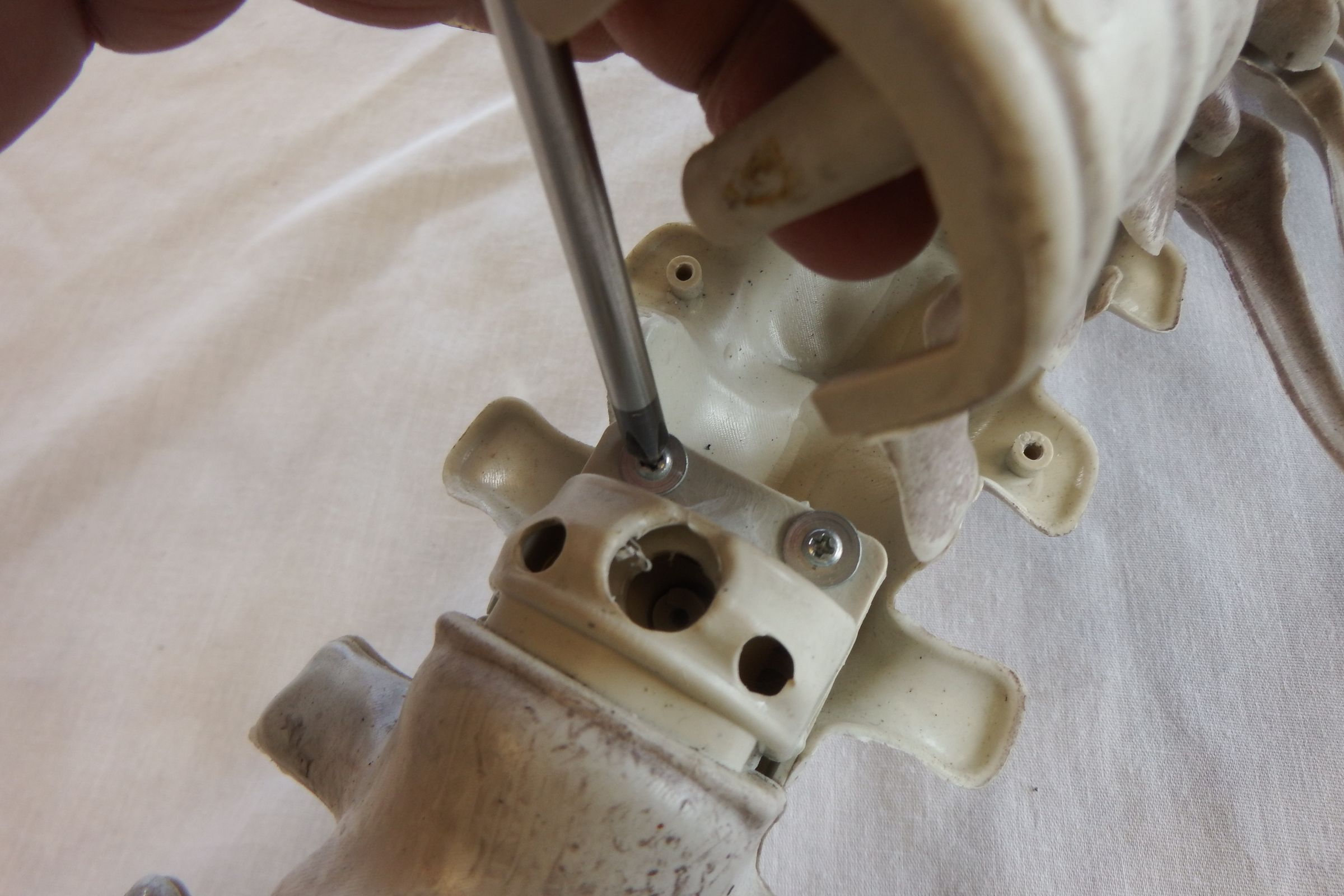 Hack and Repair Plastic Halloween Skeletons : 9 Steps - Instructables