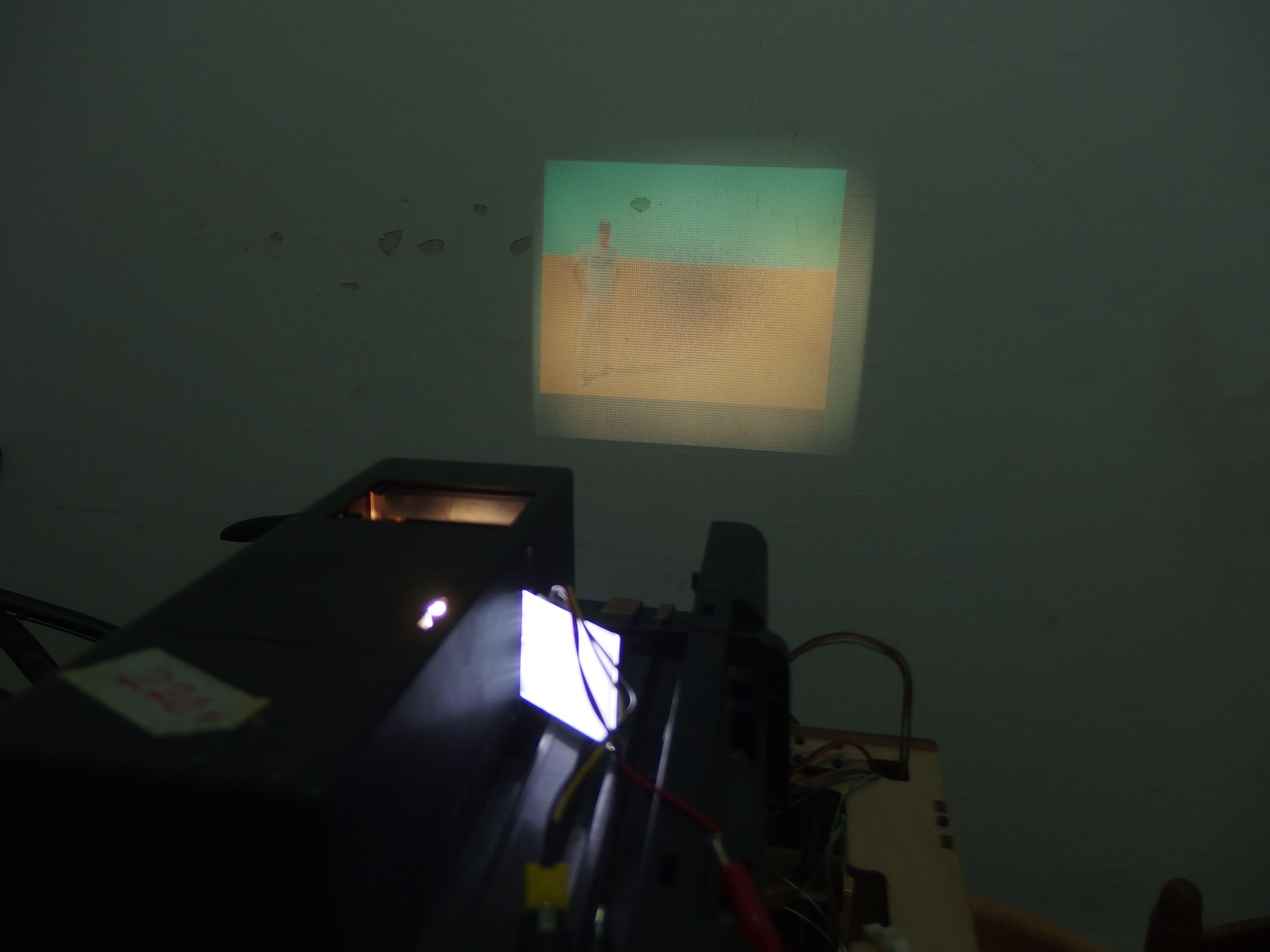 Convert a 40 Years Old DIA Slide Projector to a Decent DIY Projector ...