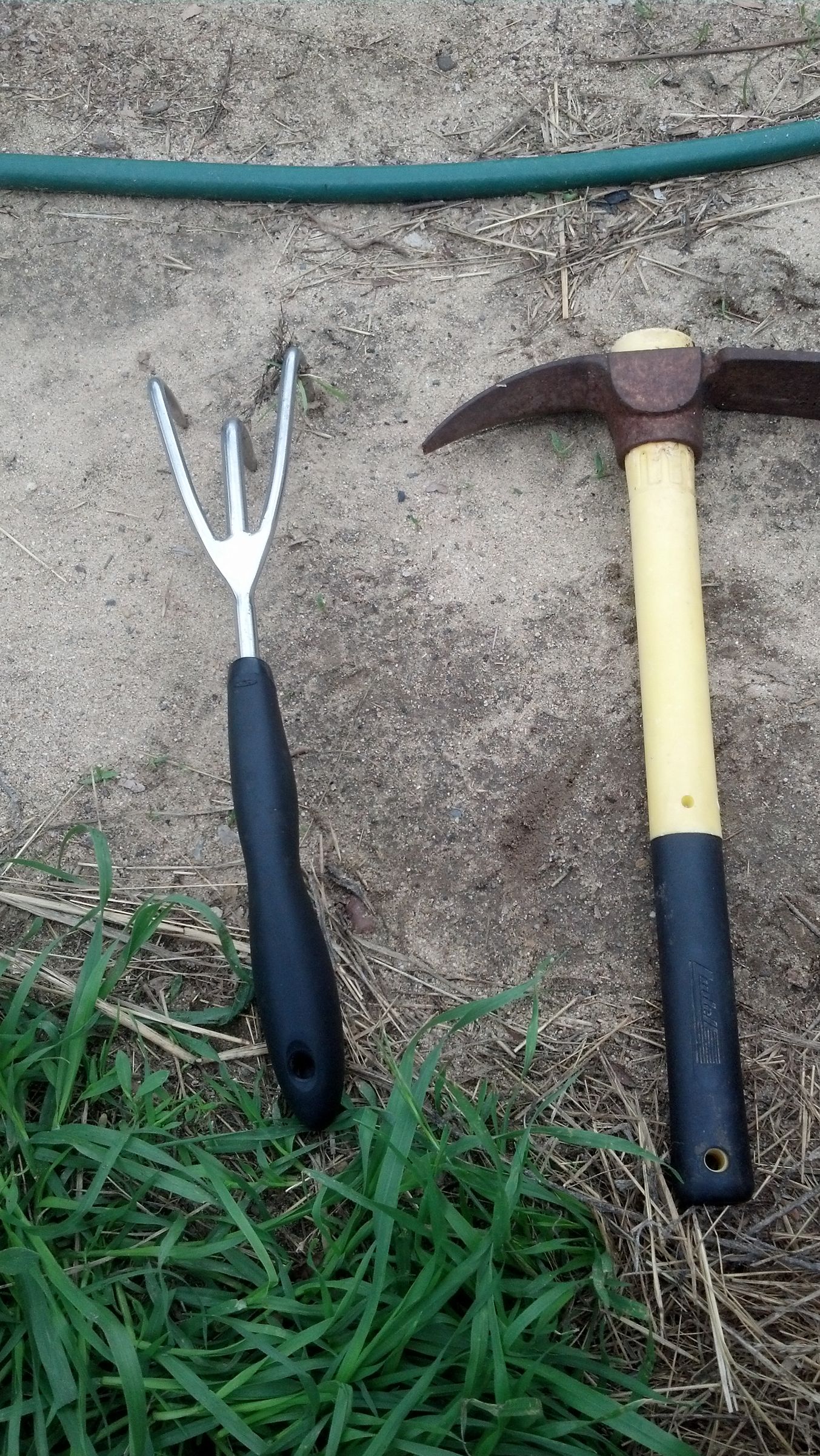 Hay Bale Gardening : 8 Steps - Instructables