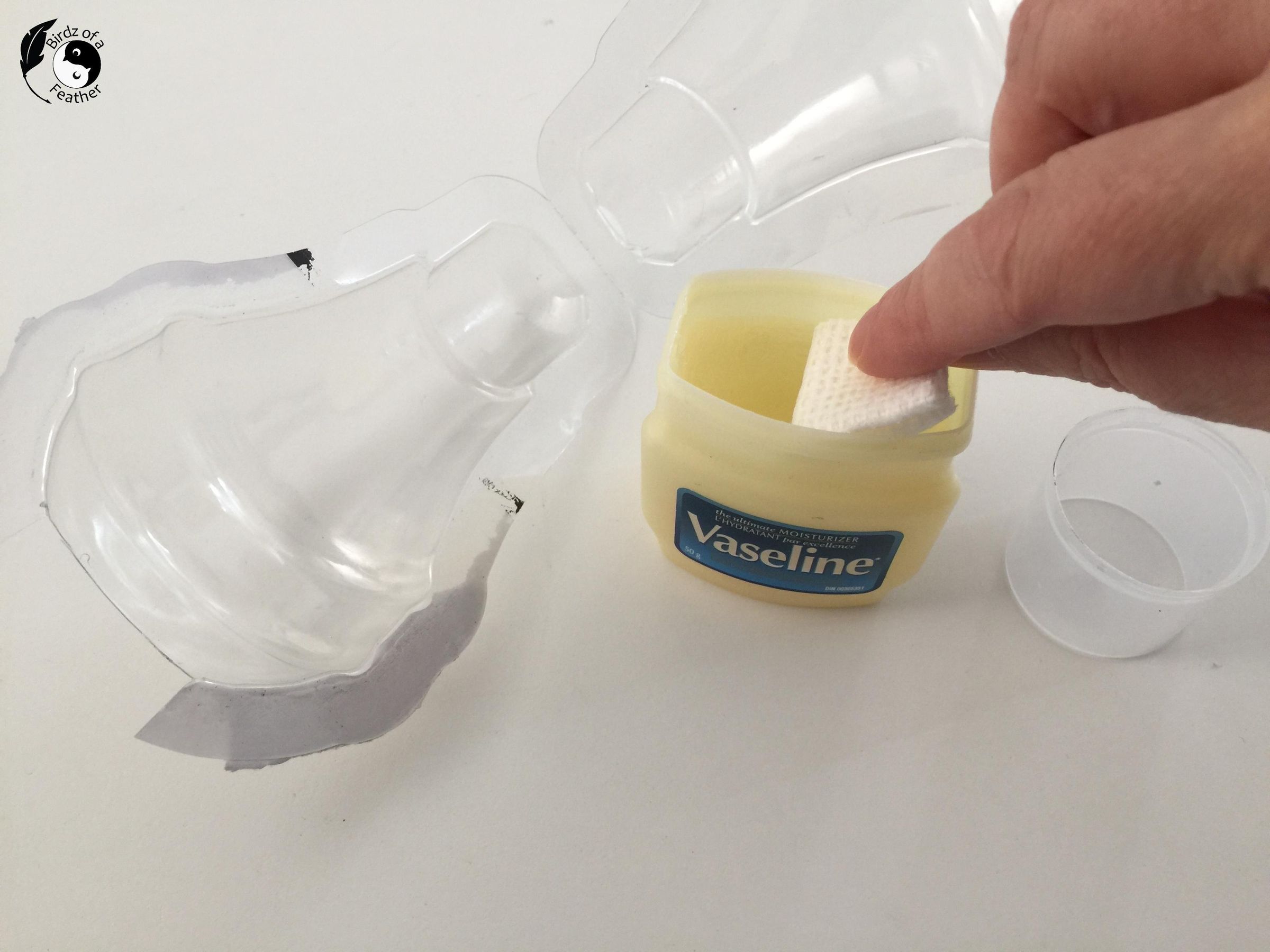 How to Make a Lightbulb Planter From Plastic Packaging! : 9 Steps (with ...