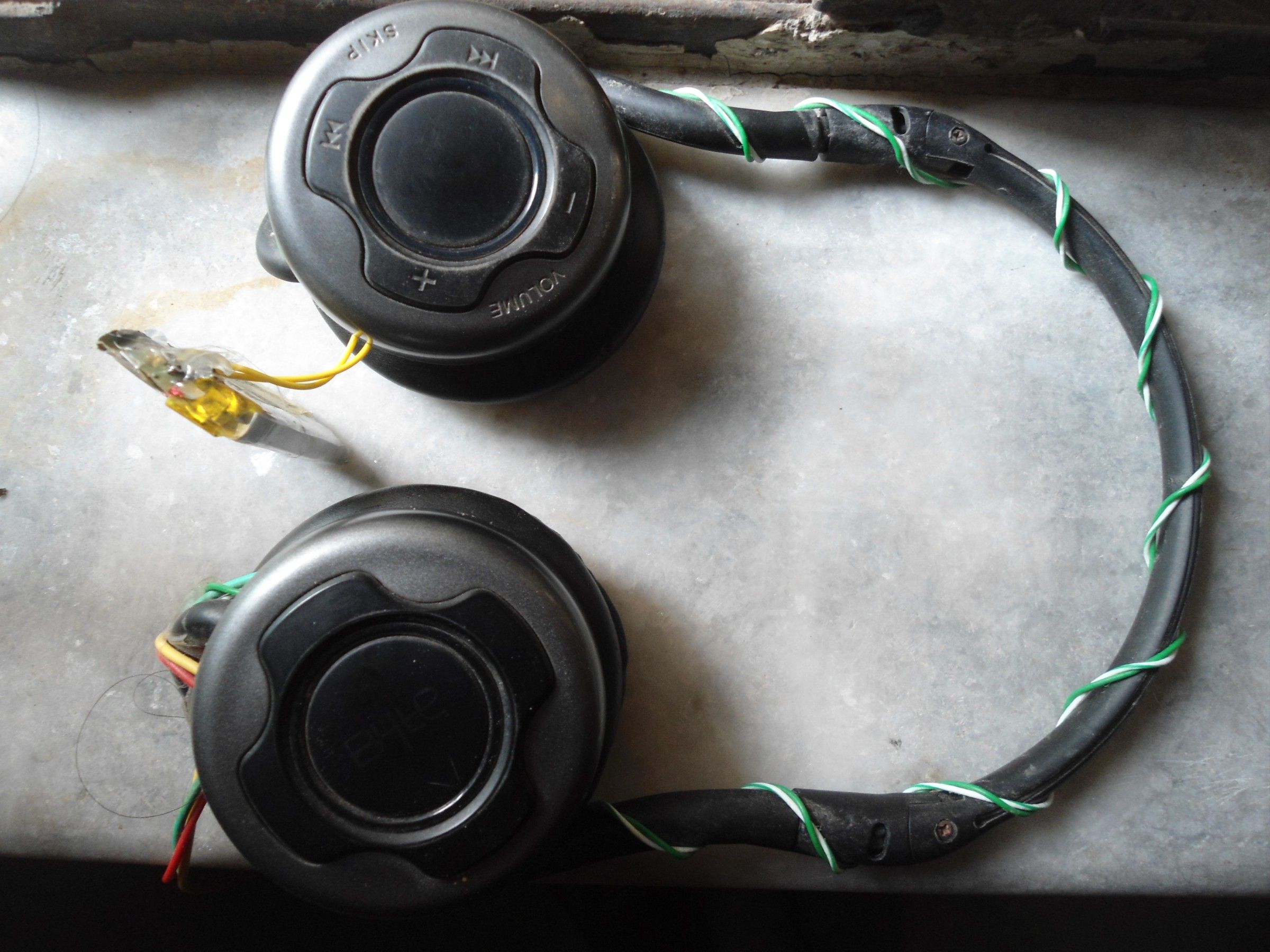 Simple: Turn Any Headphone Into Wireless Headset : 8 Steps - Instructables