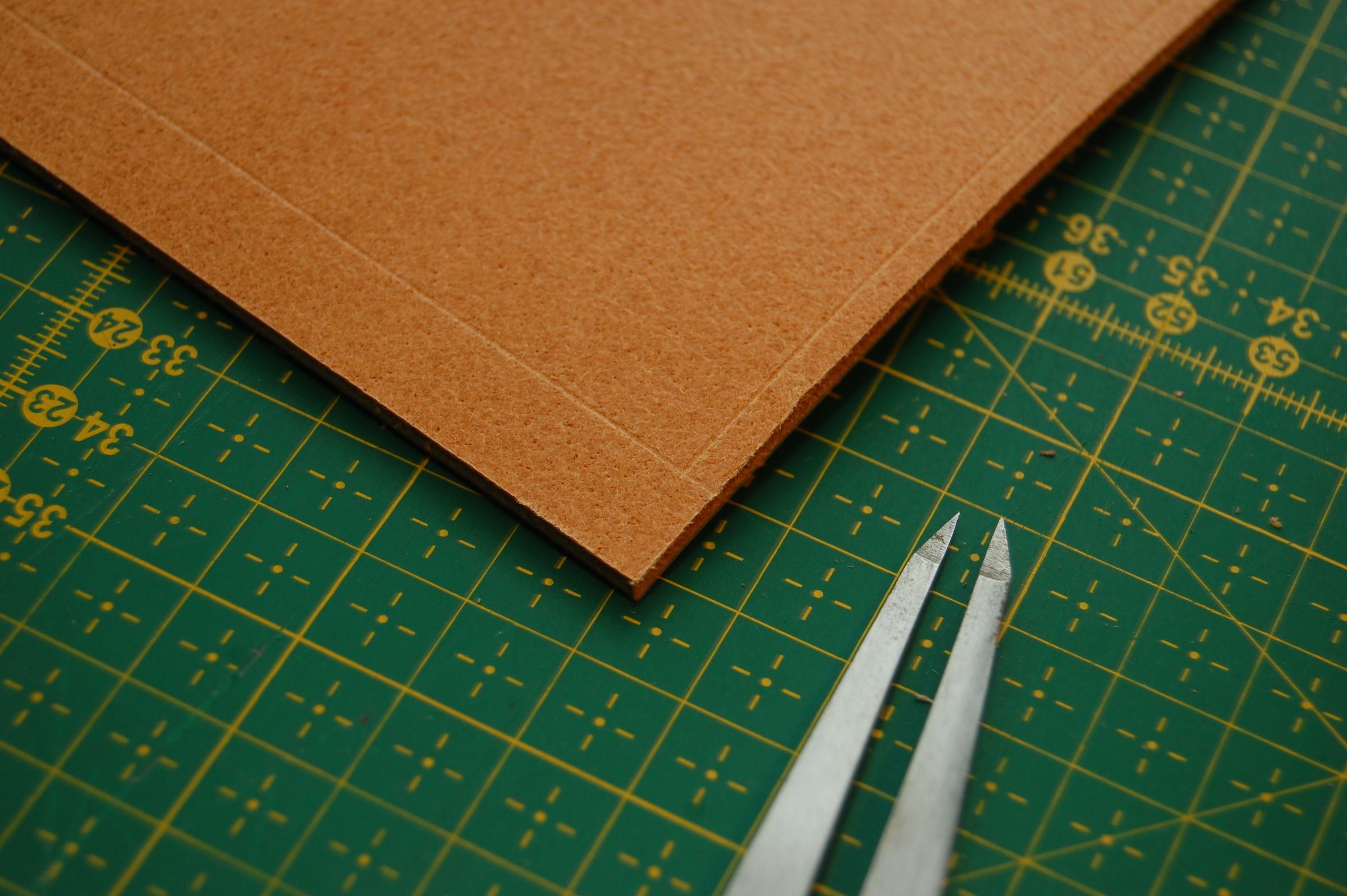 Briefcase With a 3 Piece Gusset : 6 Steps (with Pictures) - Instructables