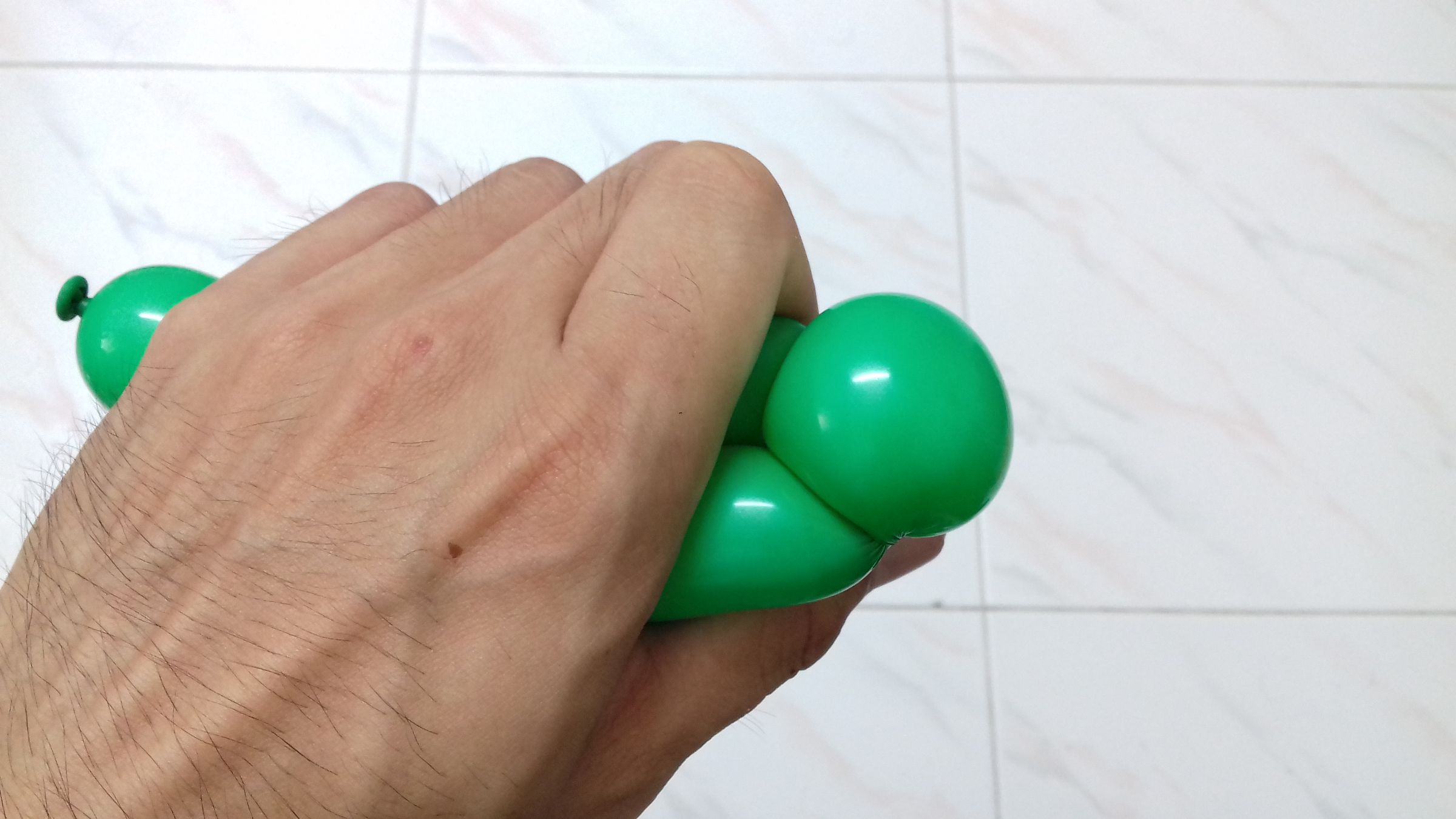 Balloon Twisting- Basic Skills- Types of Twists : 4 Steps - Instructables