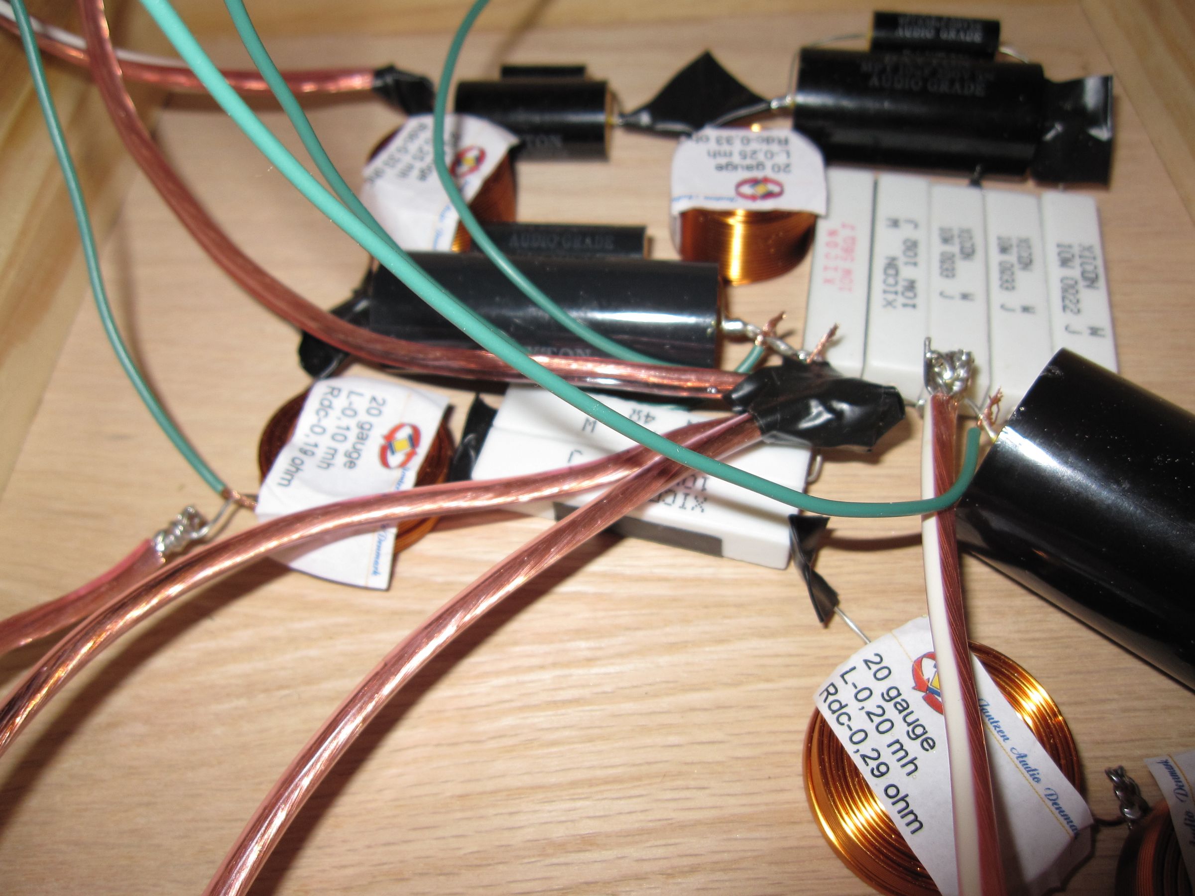 Stereo Speakers With Synched LED Lighting : 8 Steps - Instructables