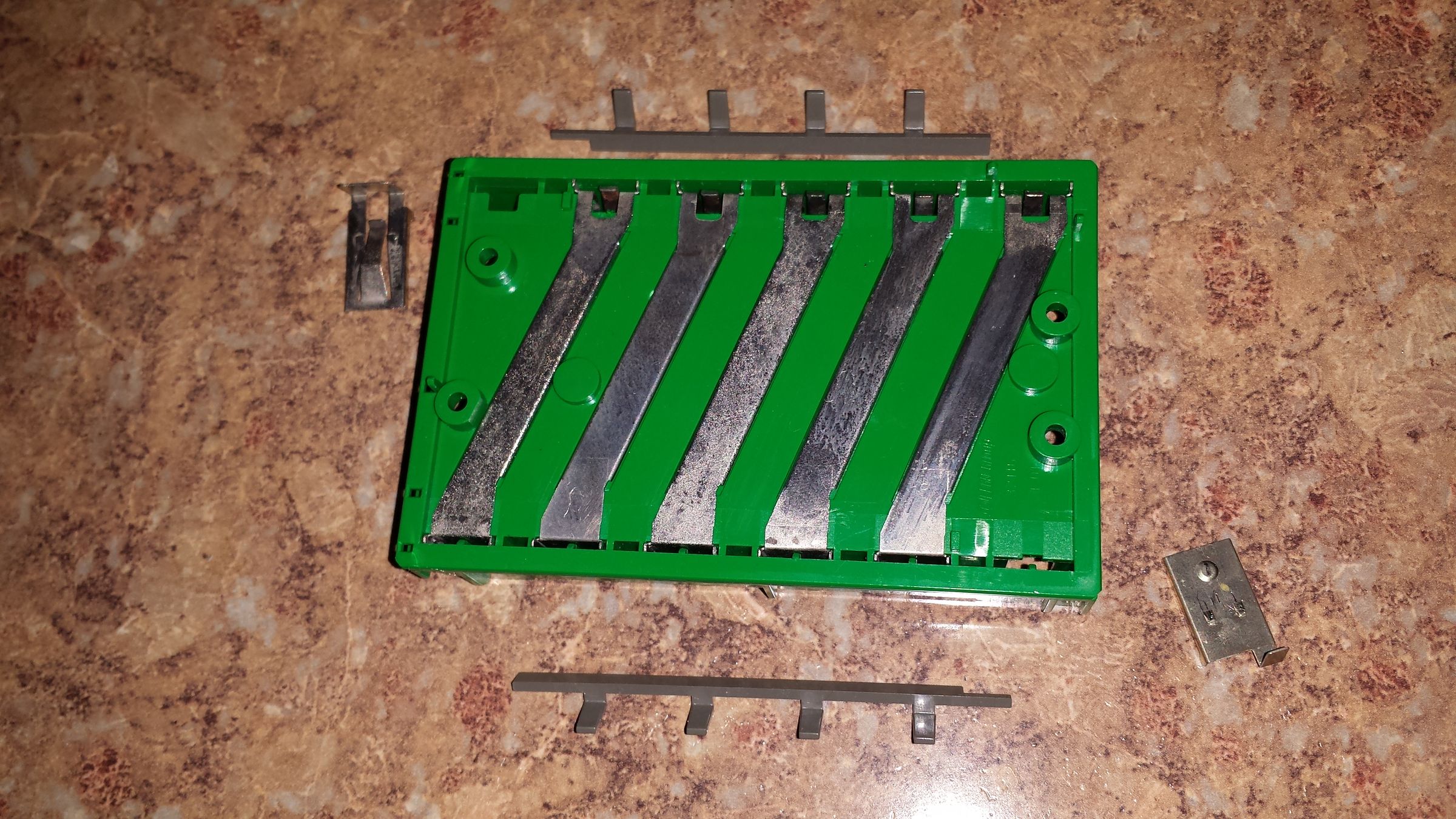 Restoring Corroded Battery Contacts : 7 Steps (with Pictures ...