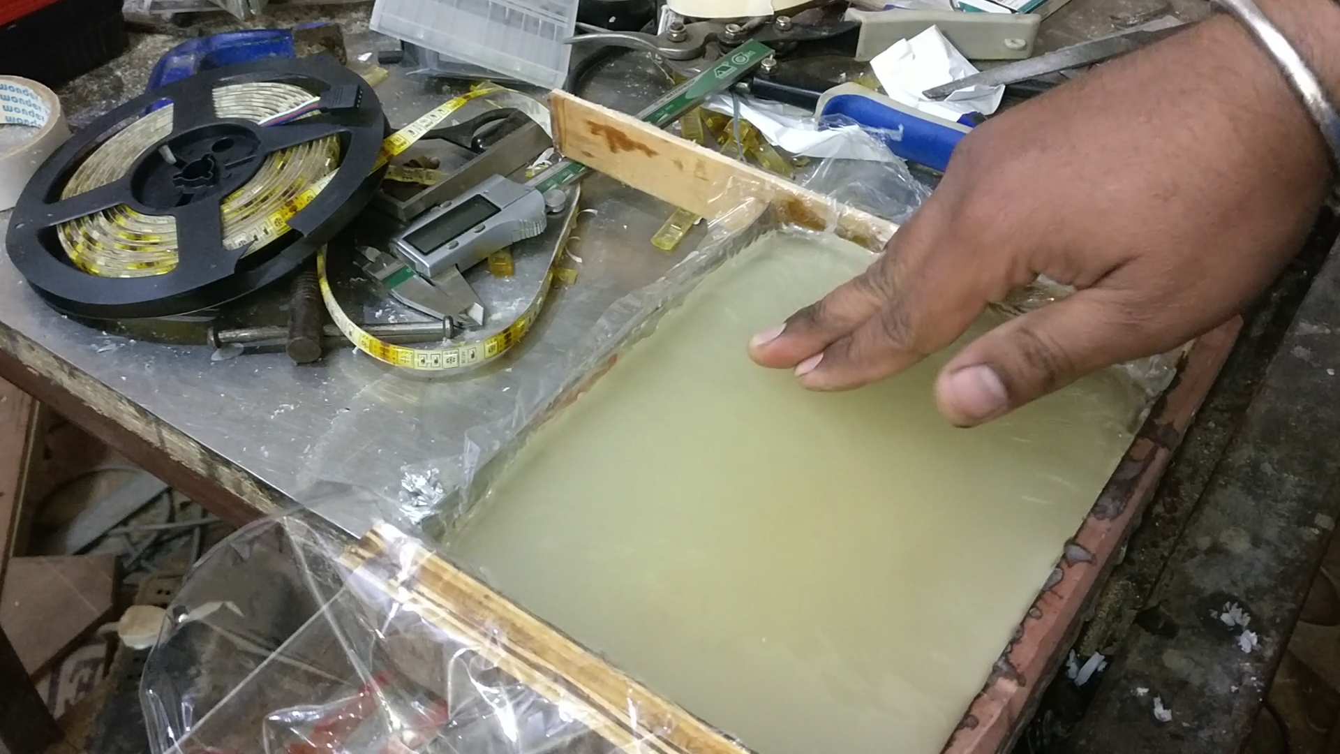 RGB Alienware Headphone Stand : 13 Steps (with Pictures) - Instructables