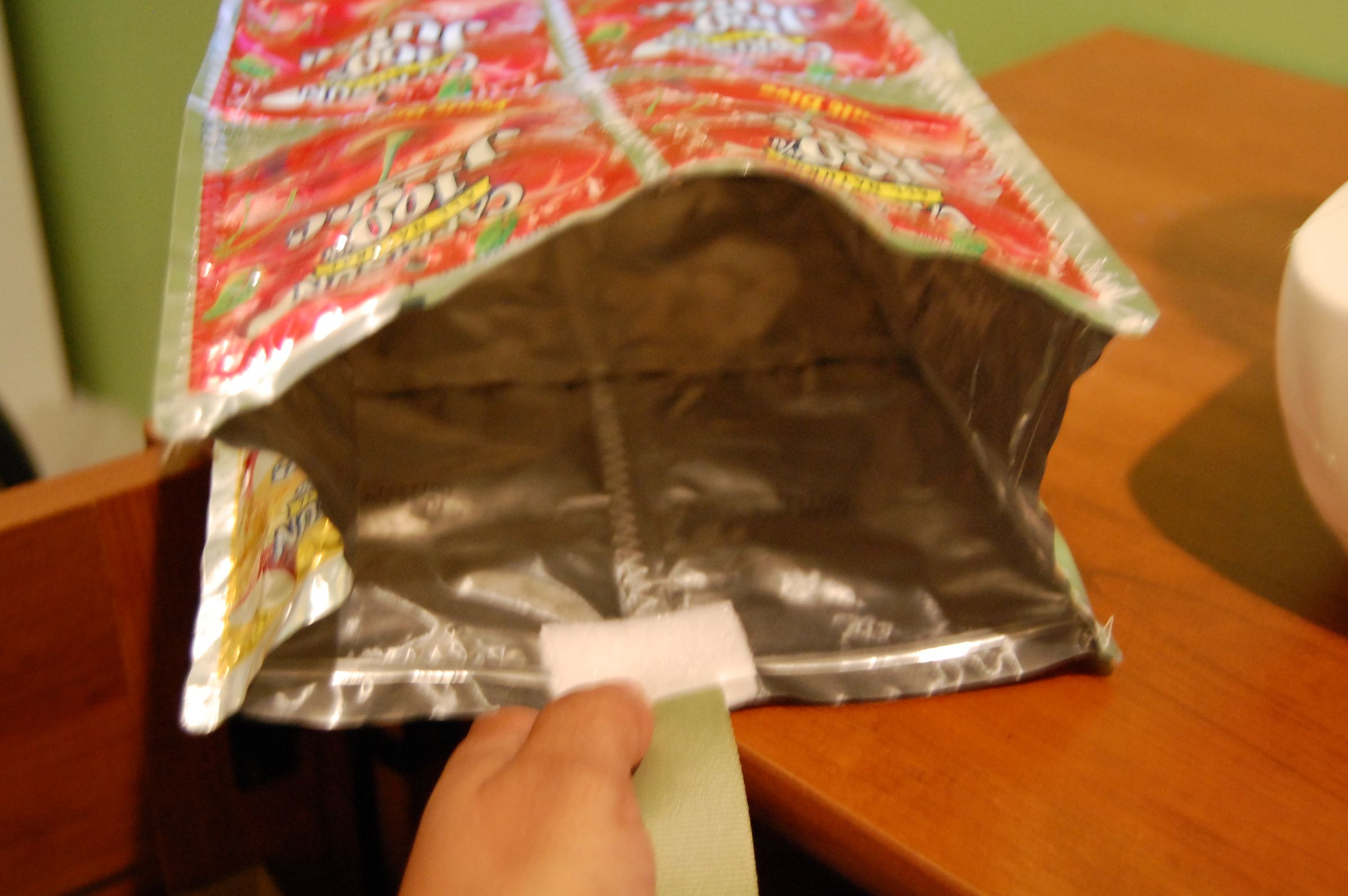 Recycled Juice Pouch Lunch Bag : 5 Steps (with Pictures) - Instructables