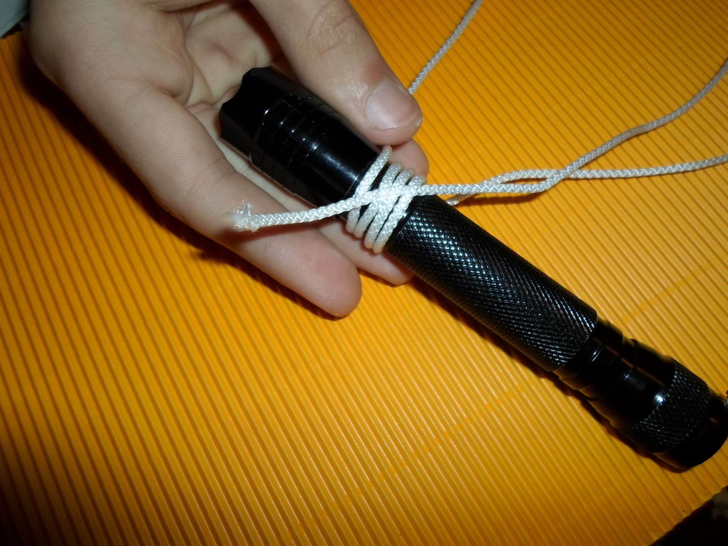 Flashlight Paracord Strap - Instructables