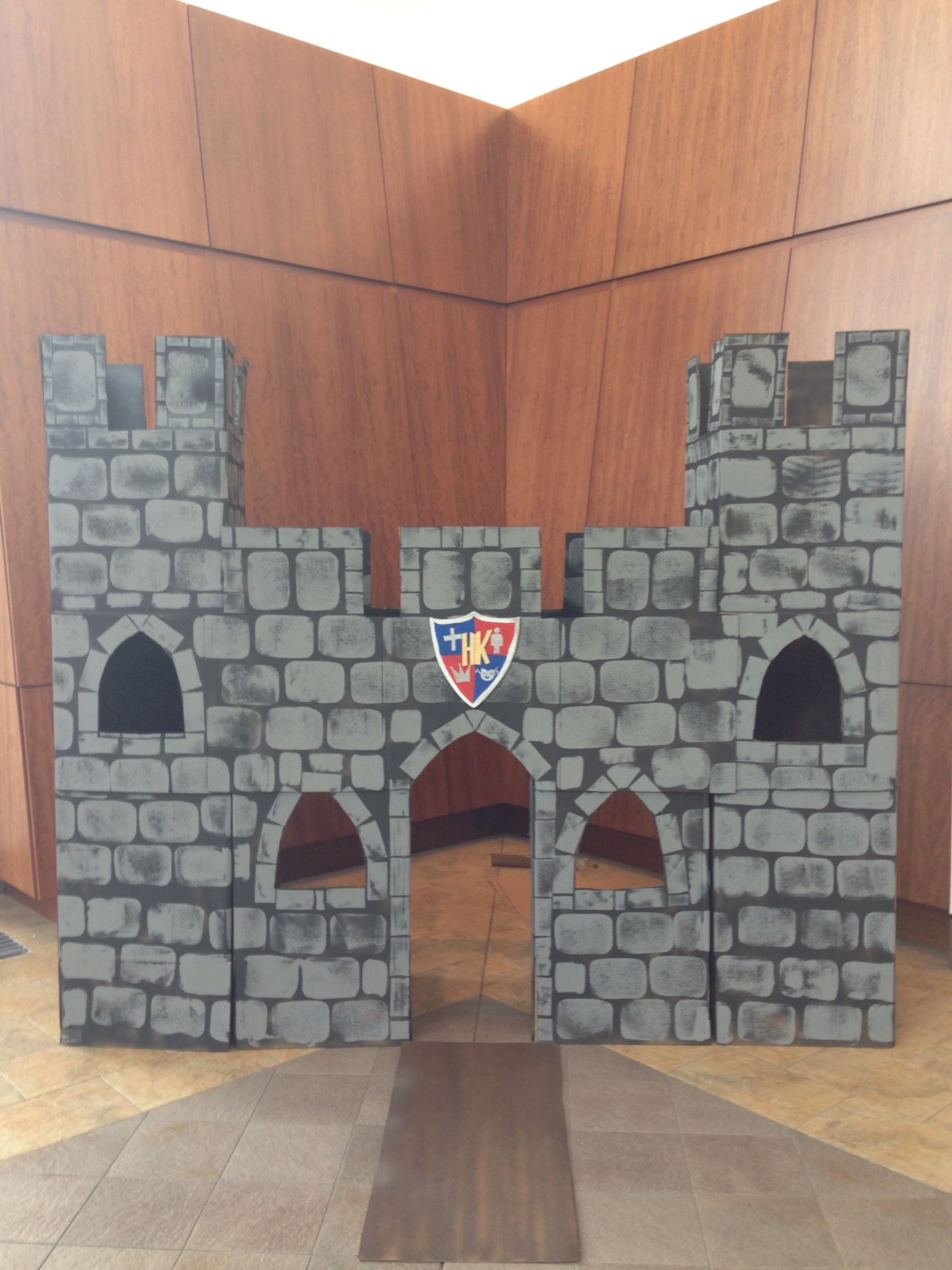 Photo Booth Castle for Highlands Kids : 19 Steps - Instructables