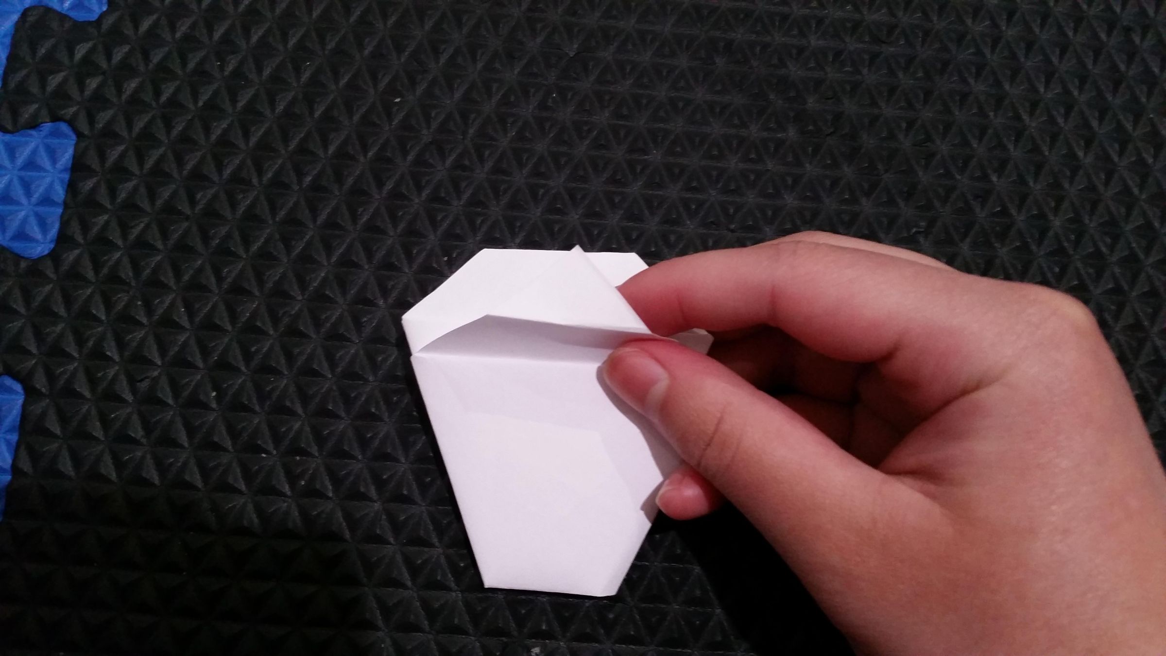 How to Make a Paper Worm Slinky : 5 Steps - Instructables