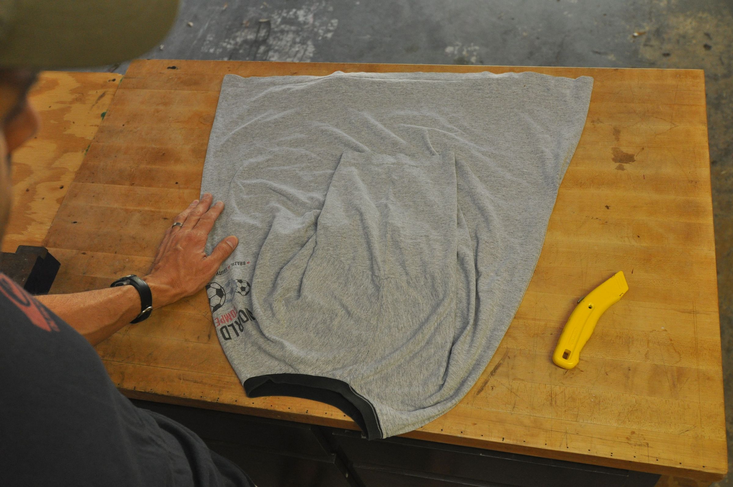 T-shirt Rags - 4 Rags From 1 Shirt With Just 2 Cuts : 7 Steps (with ...