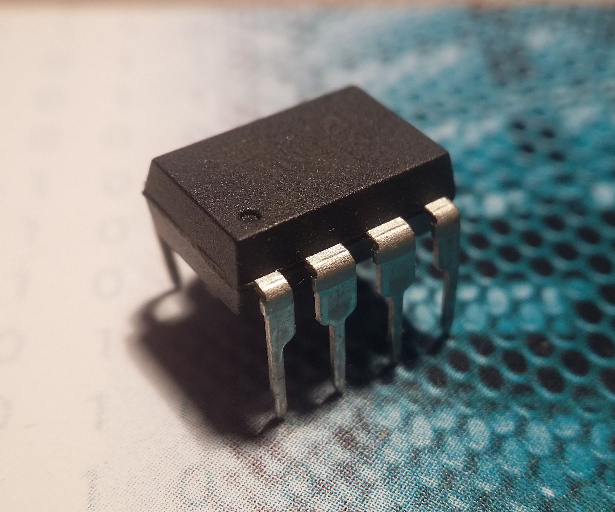 Learn How to Use the ATtiny85 in UNDER 4 Minutes! : 8 Steps - Instructables