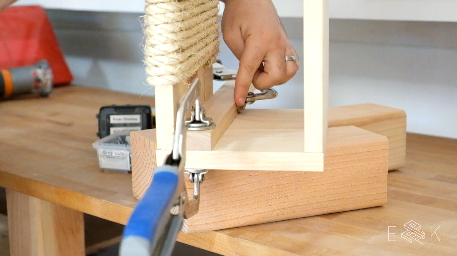DIY Modern Cat Scratching Post : 8 Steps (with Pictures) - Instructables