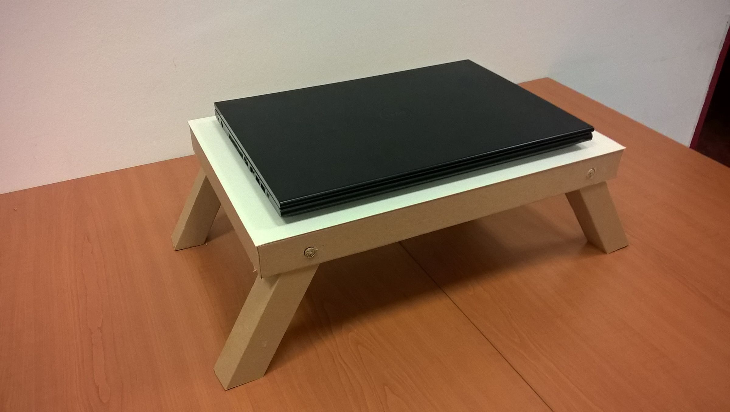 Cardboard Laptop Desk : 9 Steps (with Pictures) - Instructables