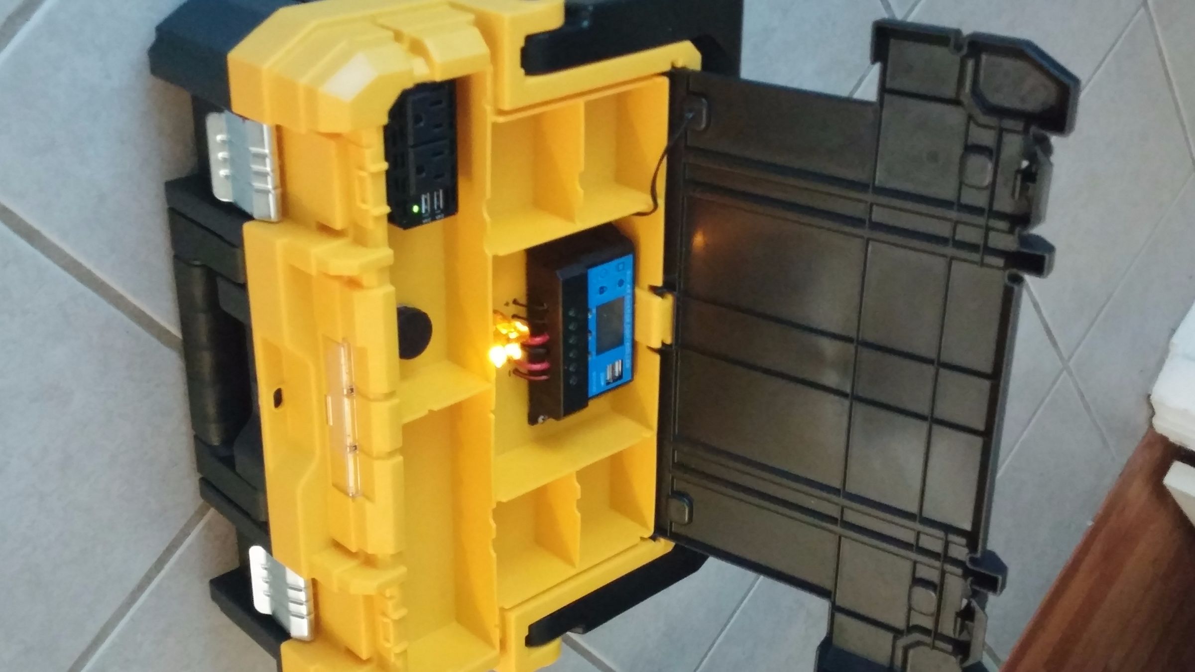 EASY Solar Charging Power Bank : 5 Steps (with Pictures) - Instructables