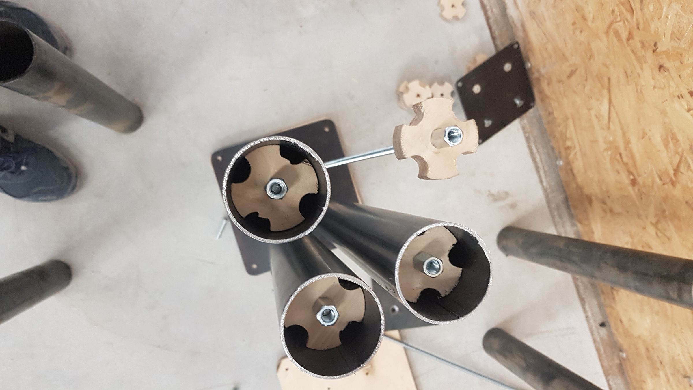 Metal Speakes Stands, No Welding : 9 Steps (with Pictures) - Instructables