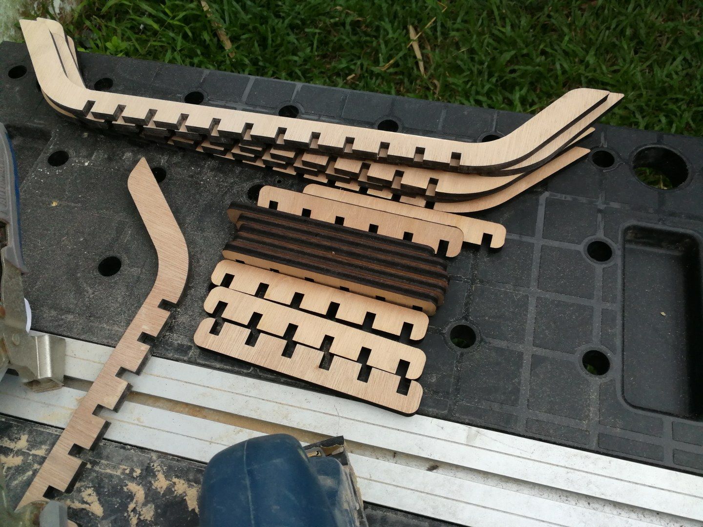 Interlocking Plywood Laptop Riser - With Plans : 6 Steps (with Pictures ...