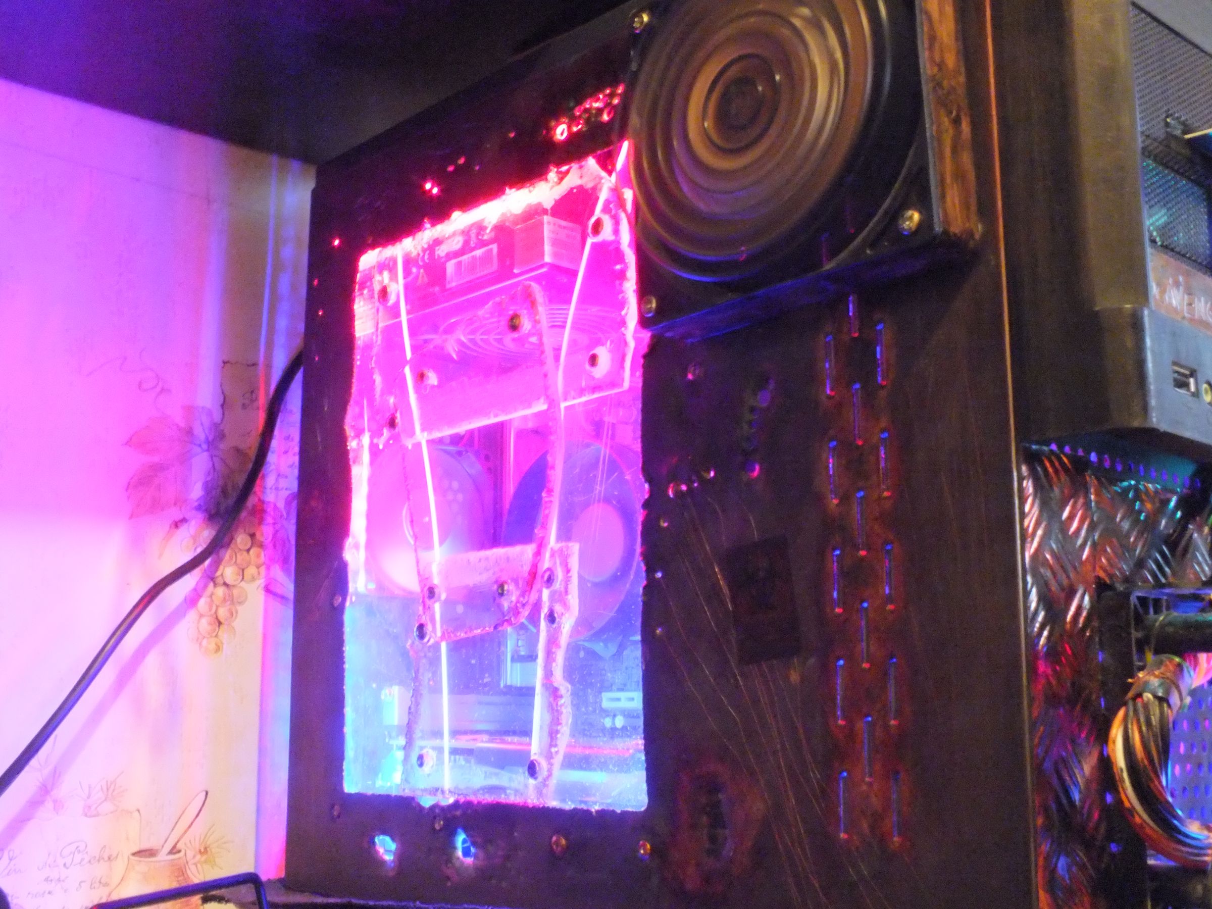 COMPUTER CASE WINDOW MOD : 4 Steps - Instructables