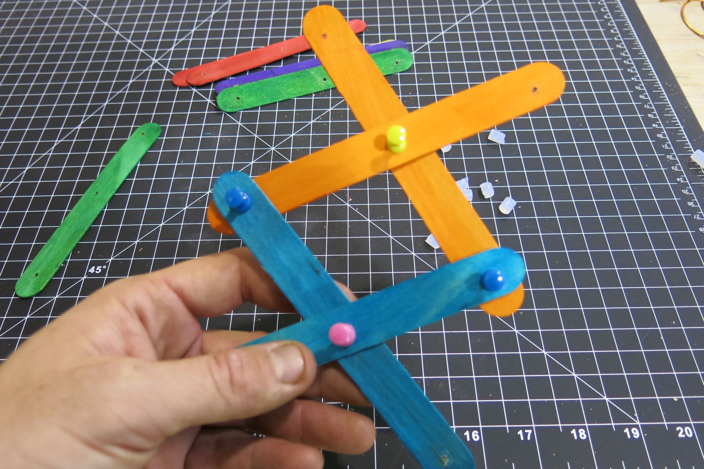 Scissor Lift (by Craft Sticks!) : 4 Steps (with Pictures) - Instructables