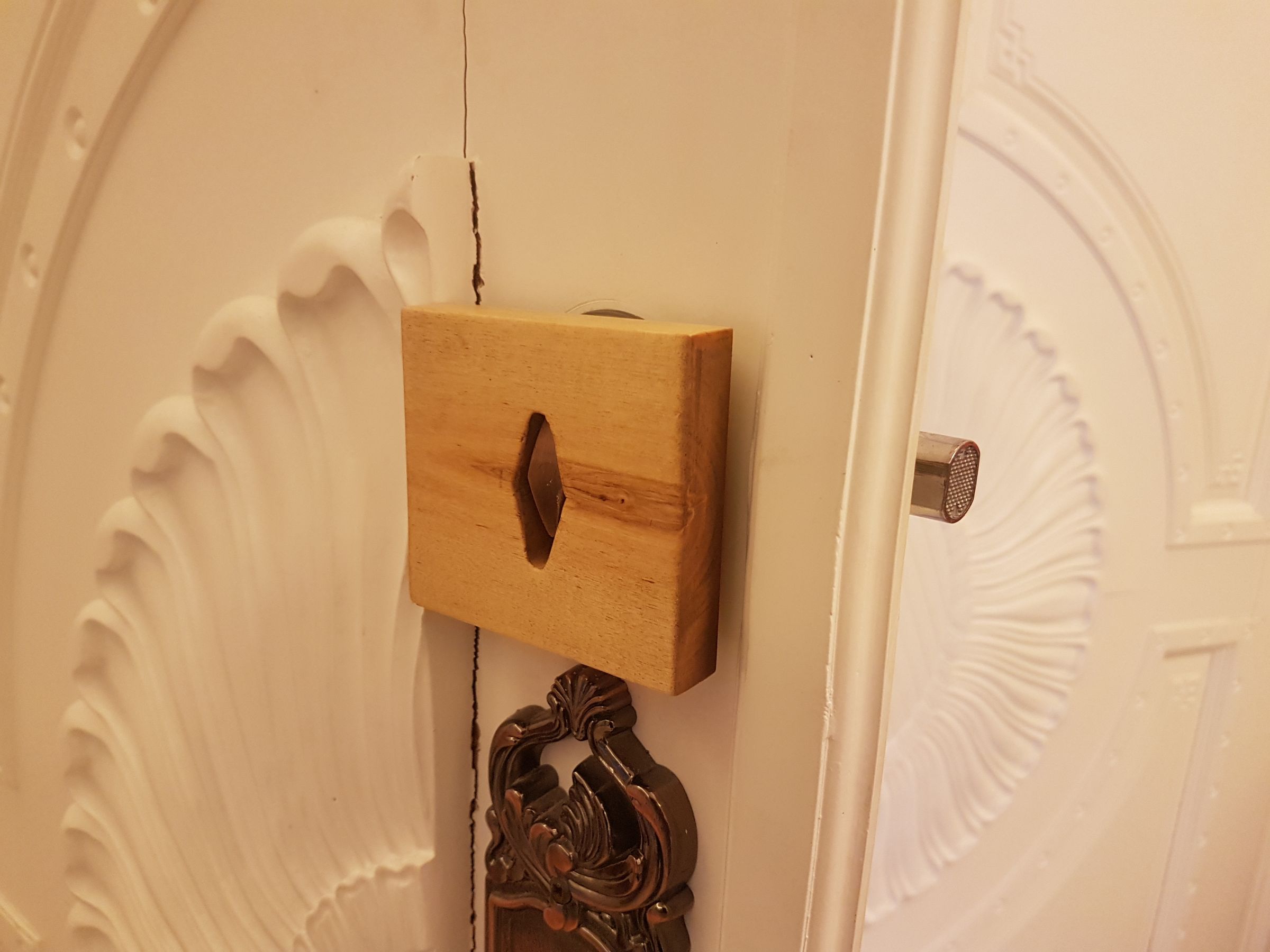 A Way to Secure the Deadbolt From Inside : 10 Steps (with Pictures ...