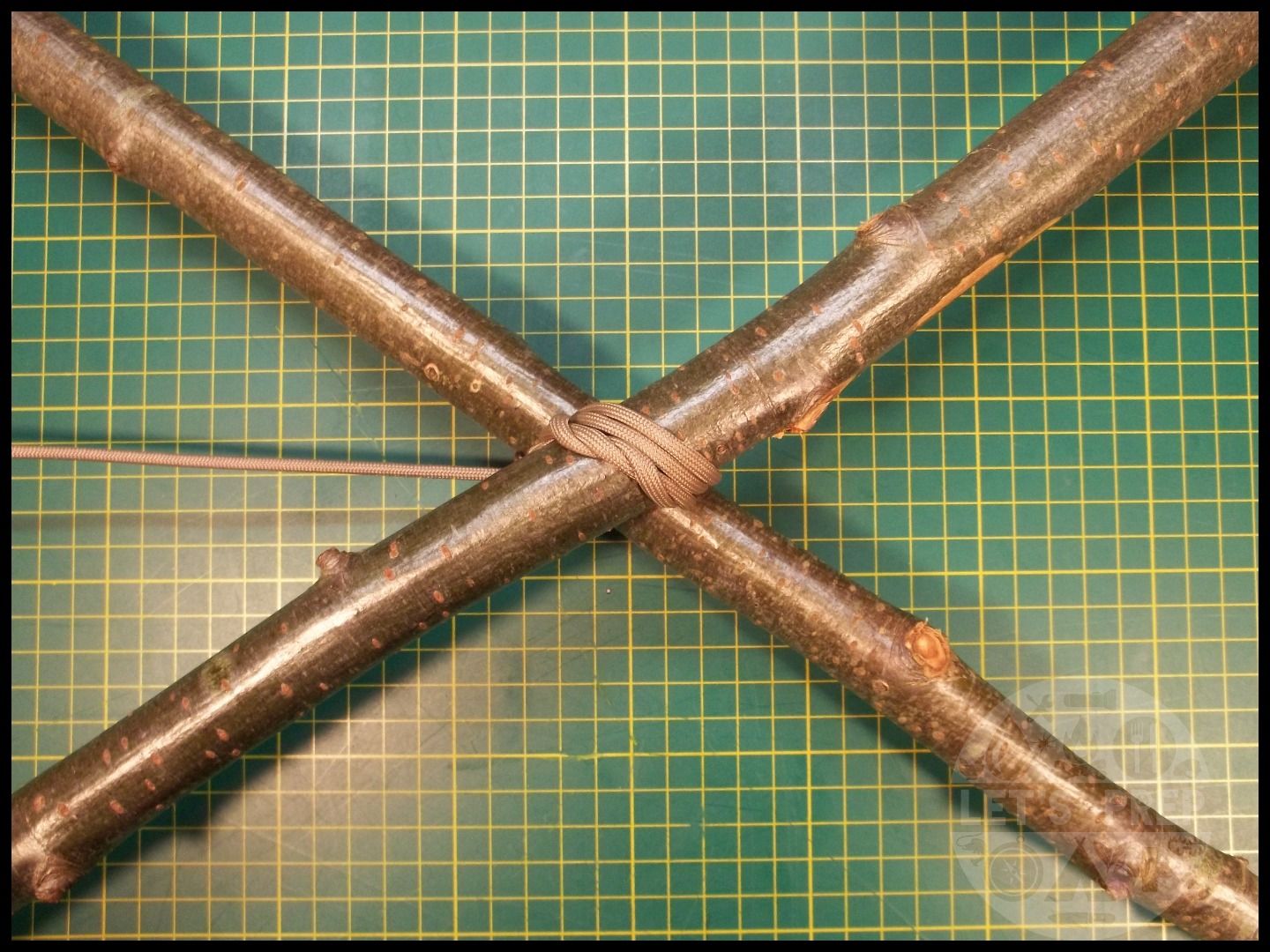 Quick Skills #5: How to Tie Lashings - Pt.2 Diagonal Lashing : 7 Steps ...