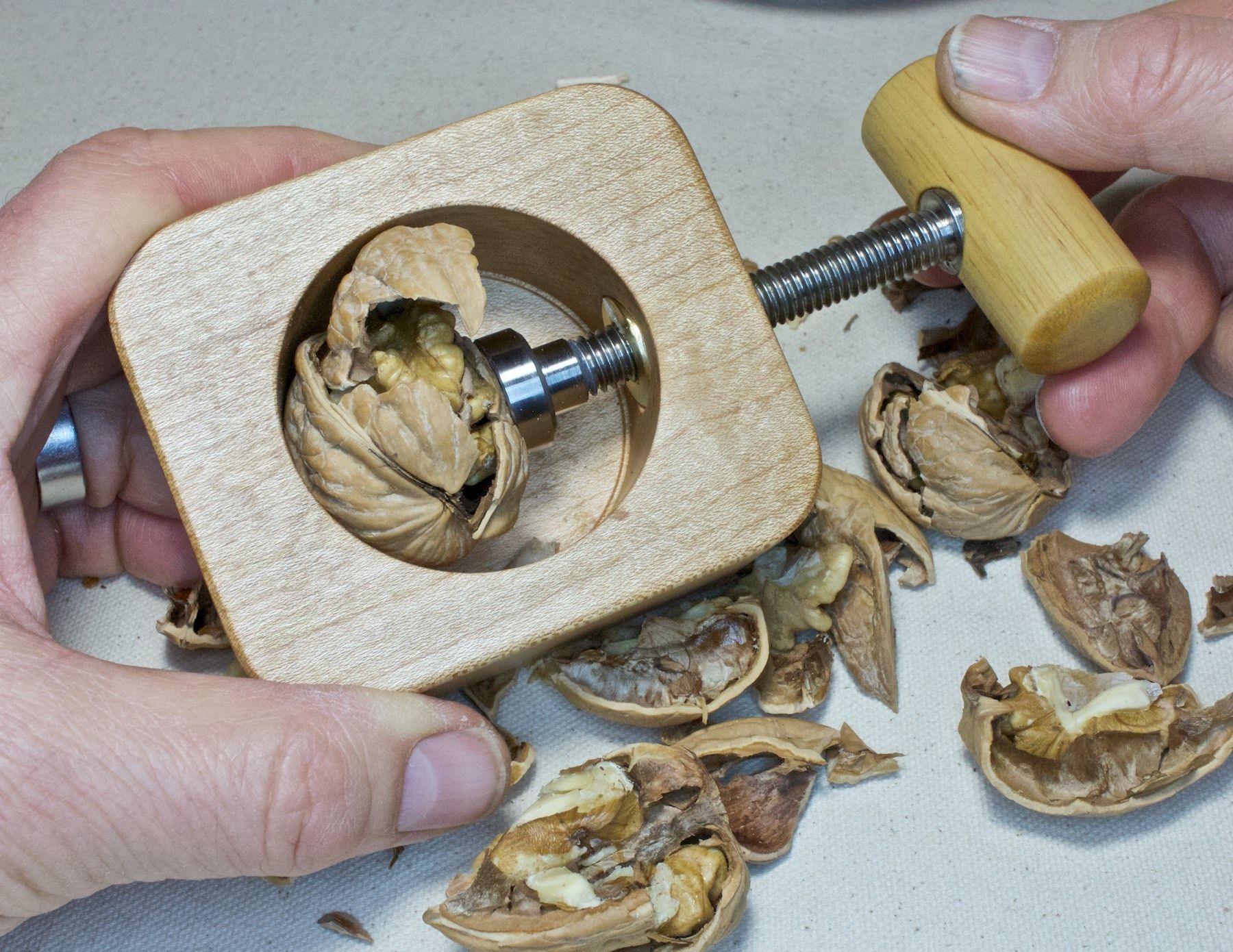 Big Screw Nutcracker : 8 Steps (with Pictures) - Instructables