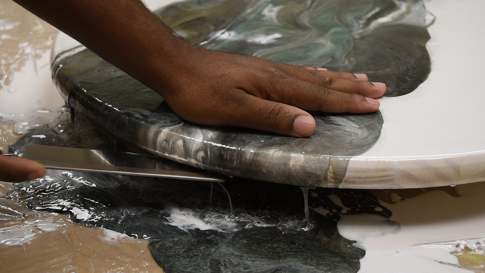 How to Make an Epoxy Resin Tabletop : 8 Steps (with Pictures ...