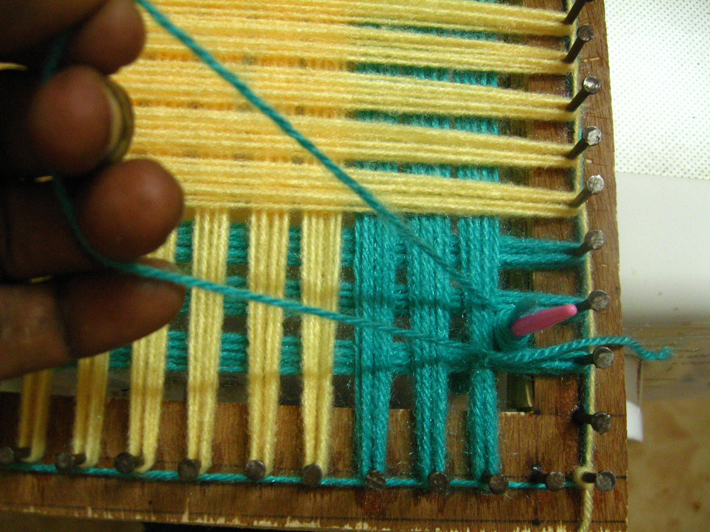 How to Weave a Criss-Cross Table Mat With Home-made Loom : 12 Steps ...