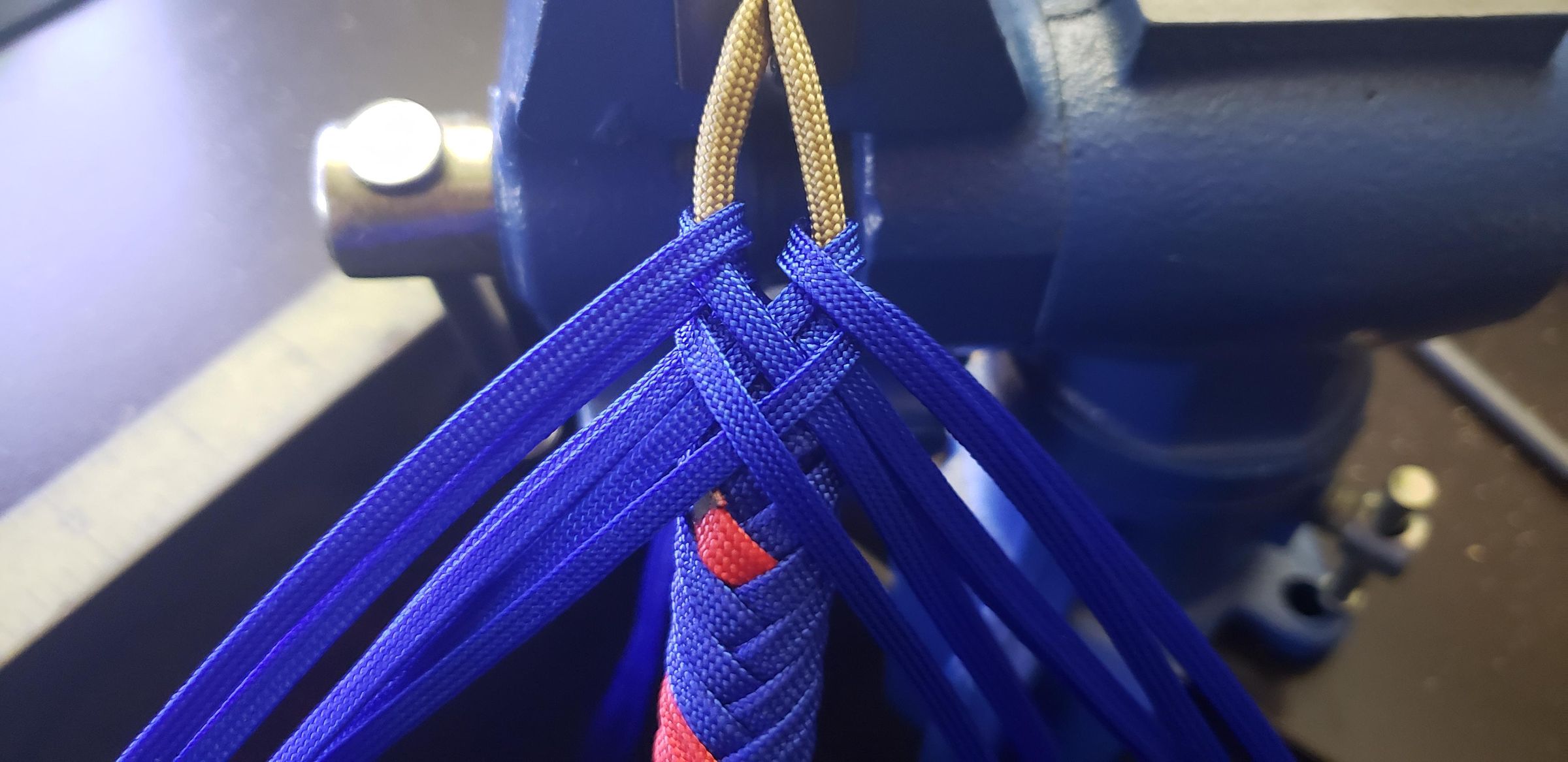 Tygra's Bolo-Whip With Paracord in 16 Plait : 9 Steps (with Pictures ...