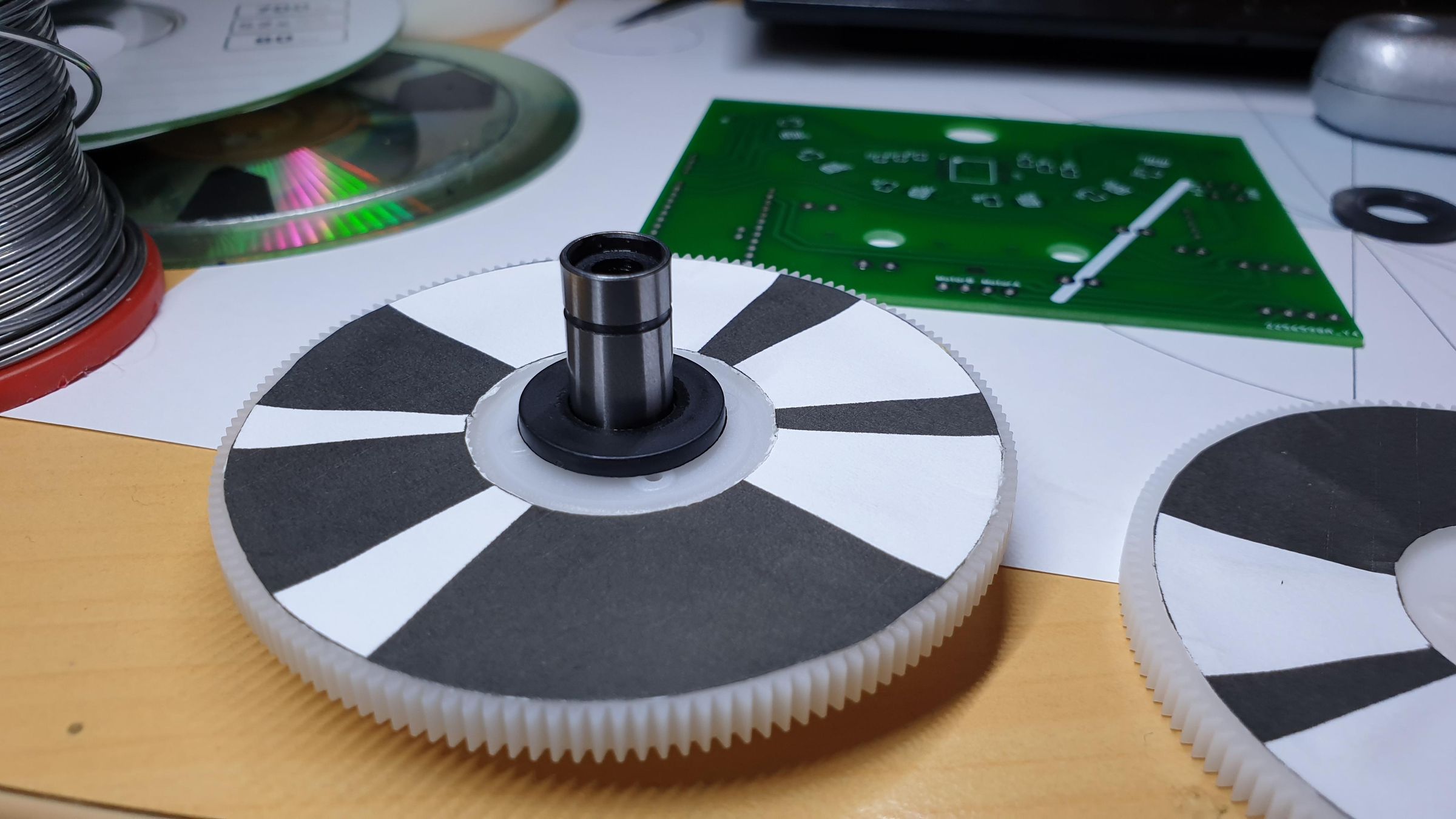 Absolute Position Encoder With Single Track Gray Code : 8 Steps (with ...