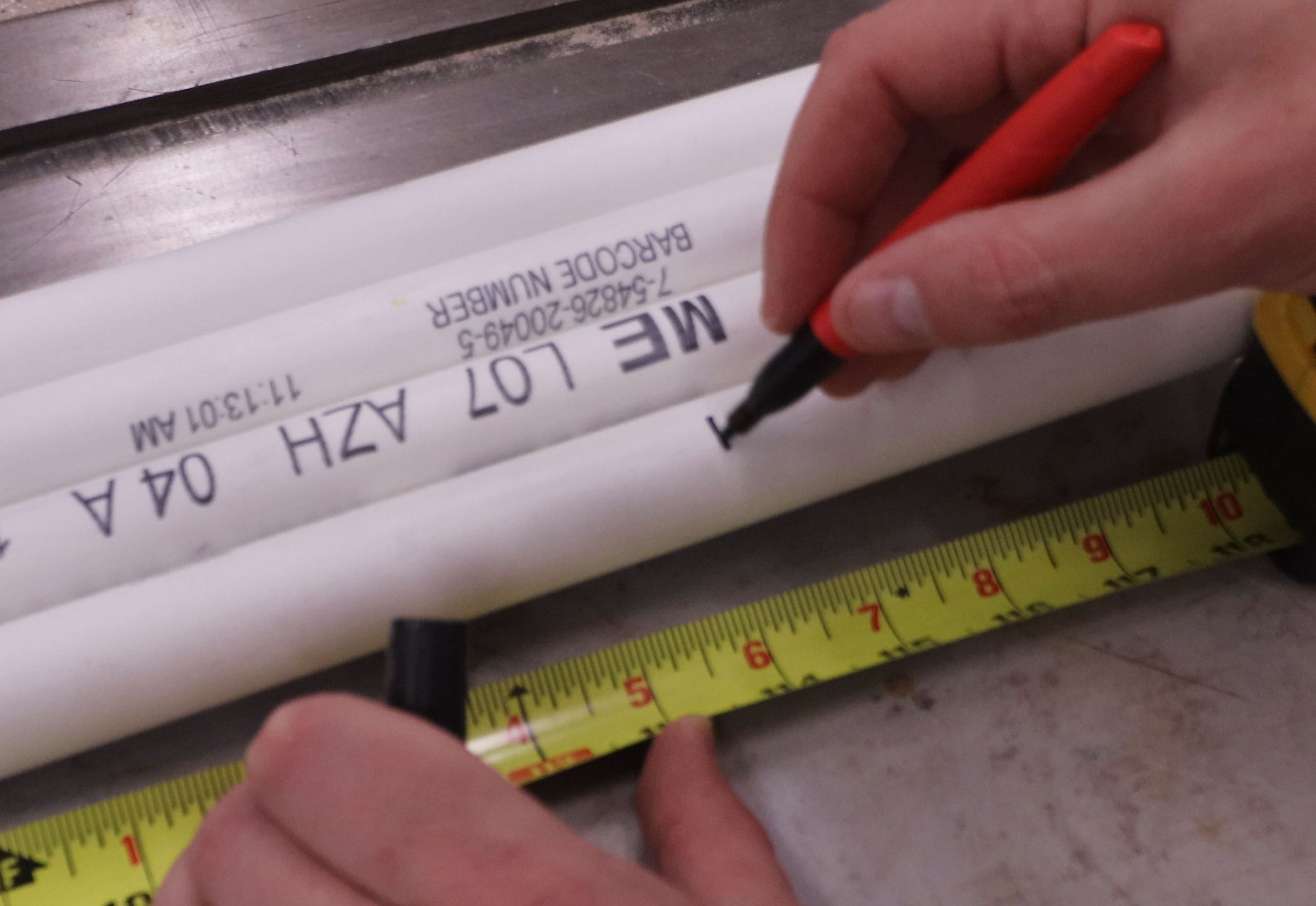 DIY Inexpensive Collapsible Projector Screen Frame : 8 Steps (with ...