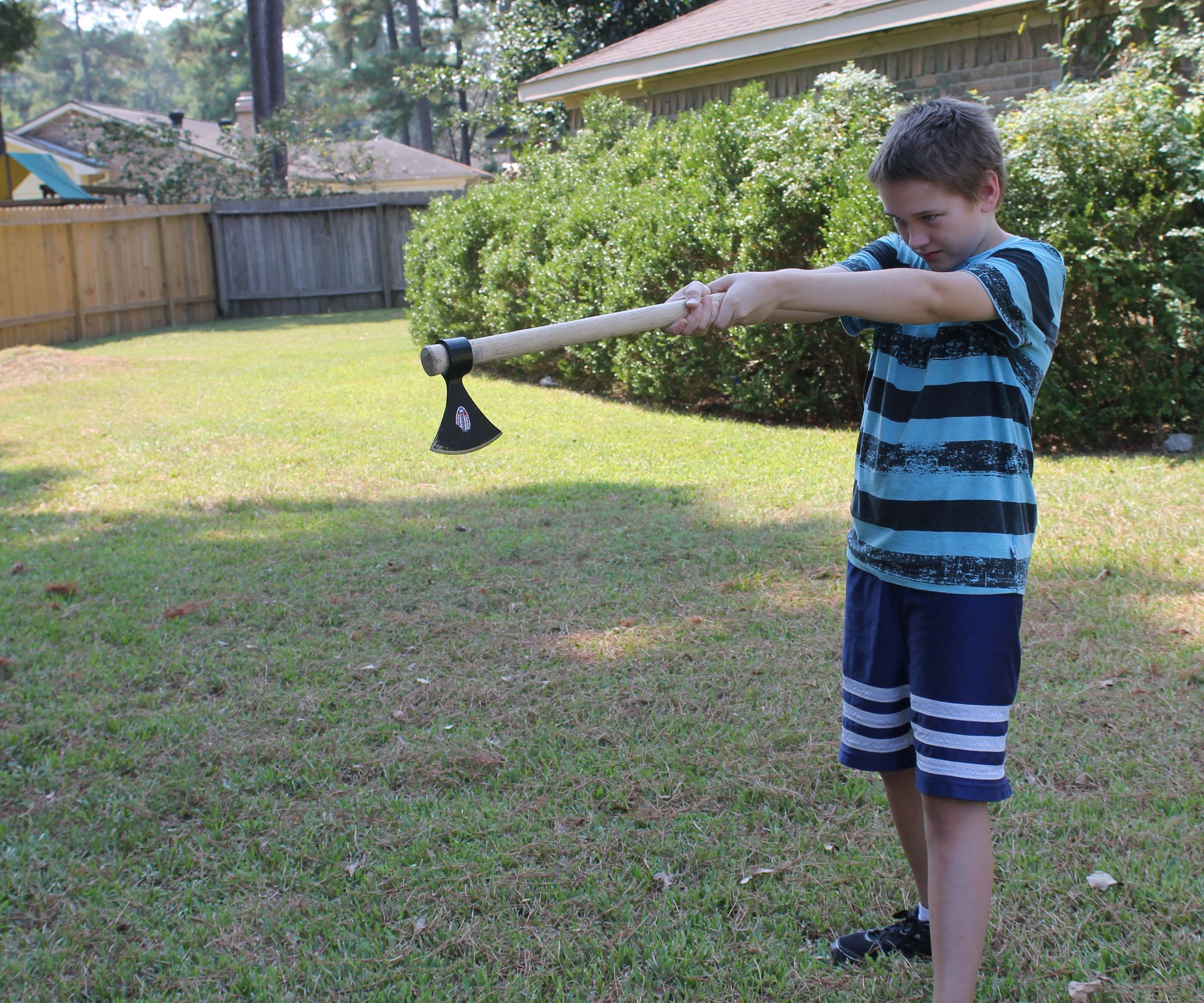 how to throw a tomahawk DIY Project to Discover - FindingDIY