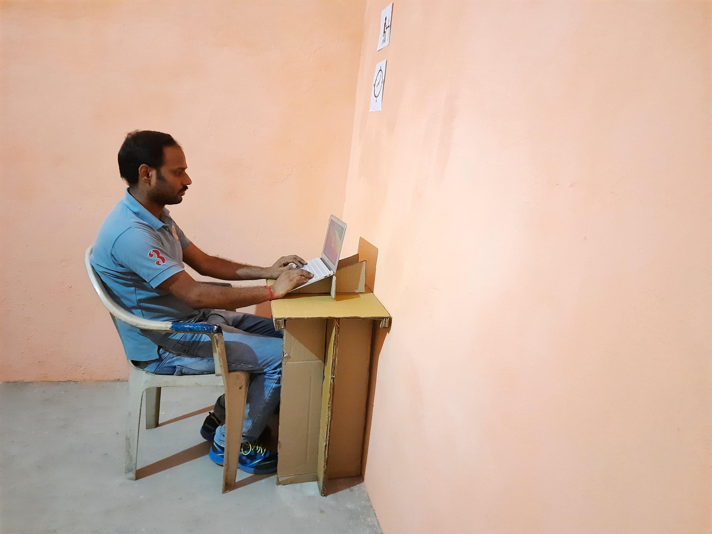 Portable Cardboard Laptop/Study Table : 3 Steps (with Pictures ...