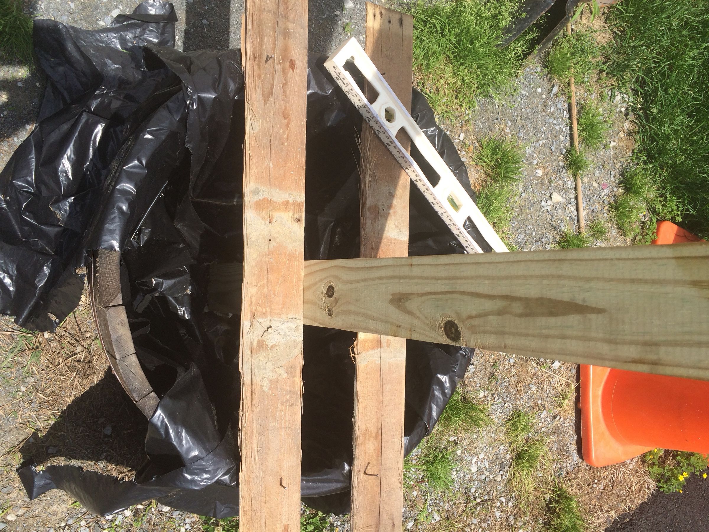 DIY Landscaping-Outdoor Barrel Posts : 11 Steps - Instructables