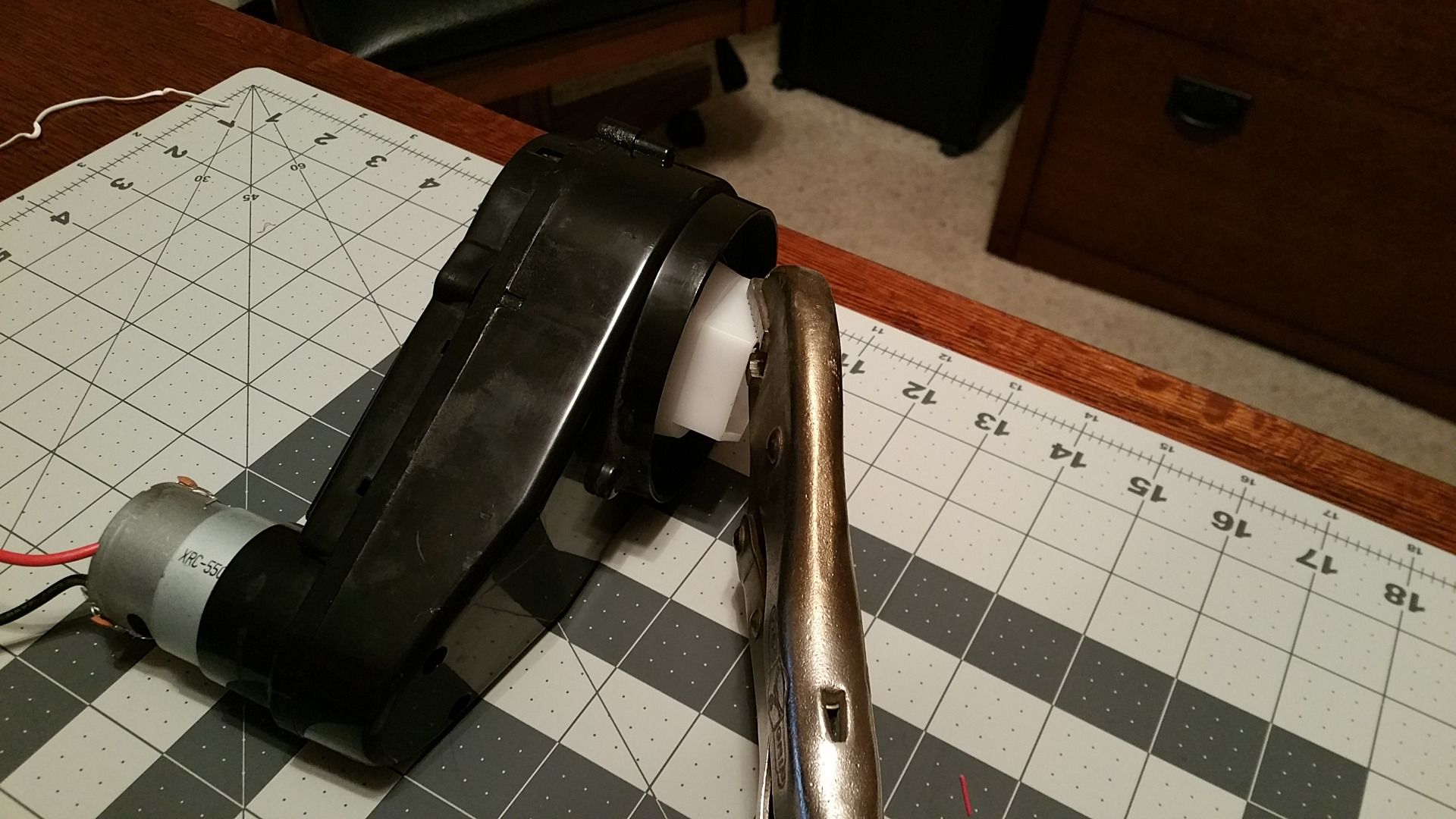 Easy Crank Generator : 4 Steps (with Pictures) - Instructables