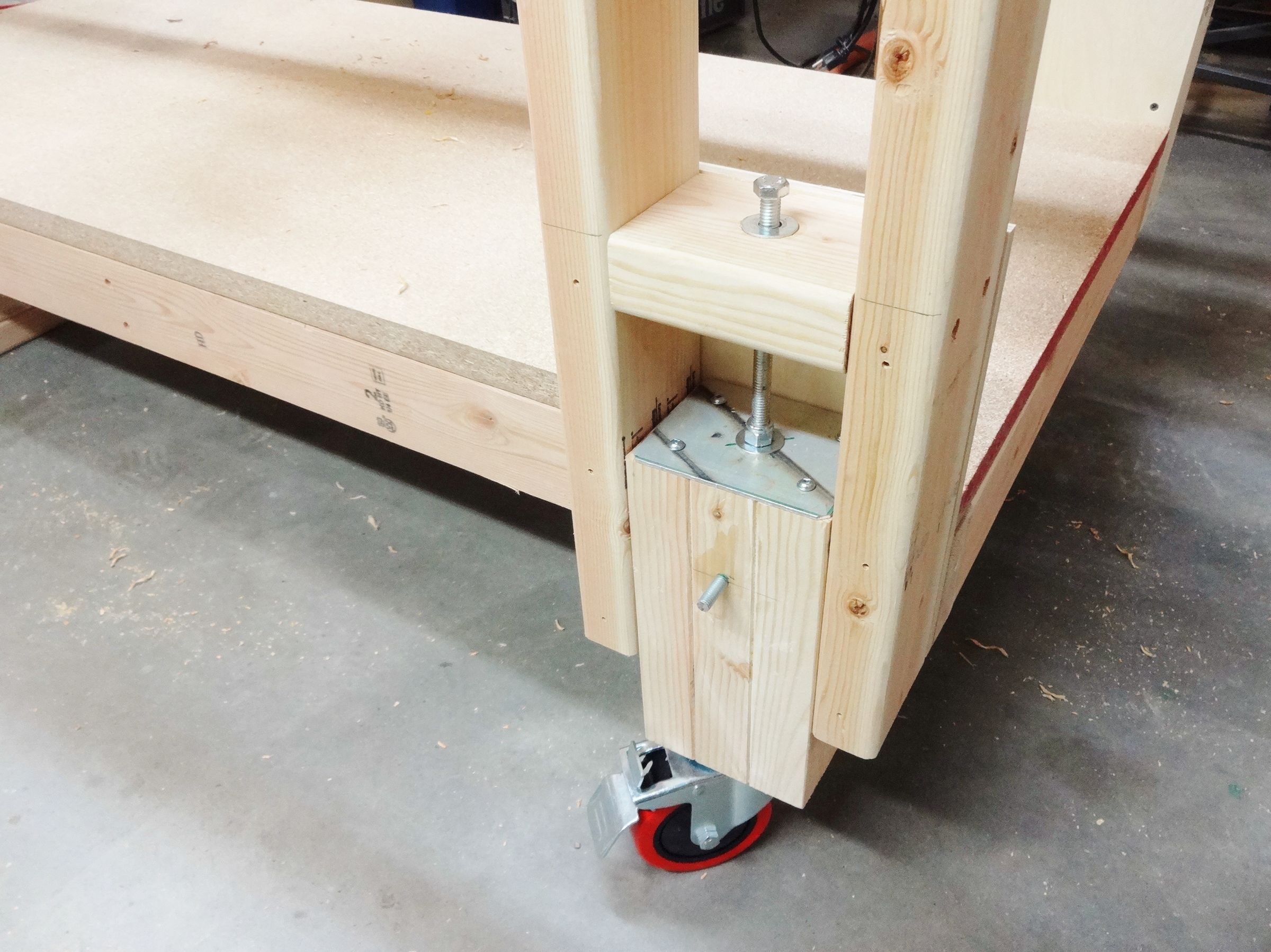 Height-Adjustable Outfeed Worktable : 11 Steps (with Pictures ...