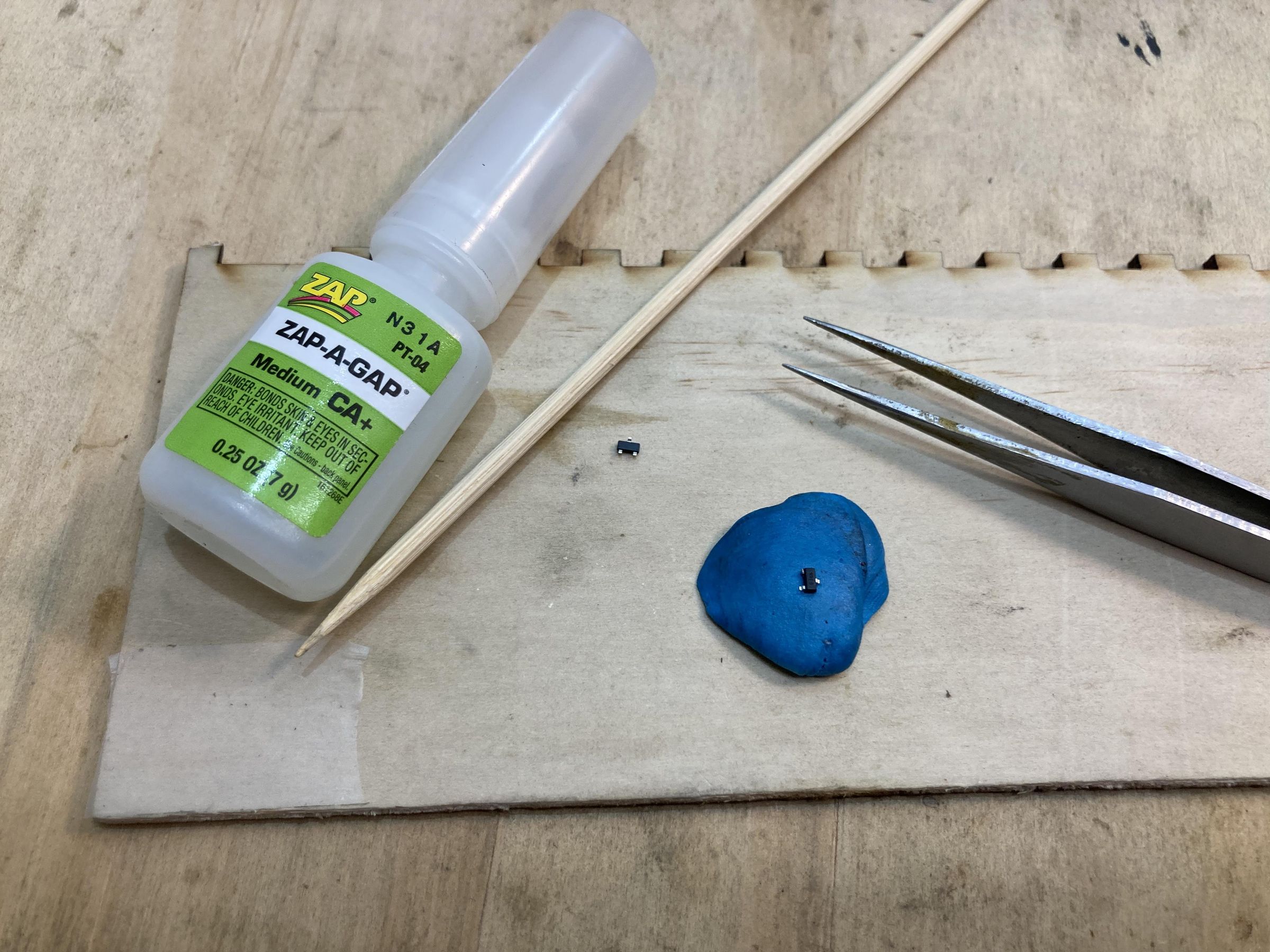 Tiny, Solar Powered, Light Seeking BEAM Bot (Mini Photopopper) : 18 ...