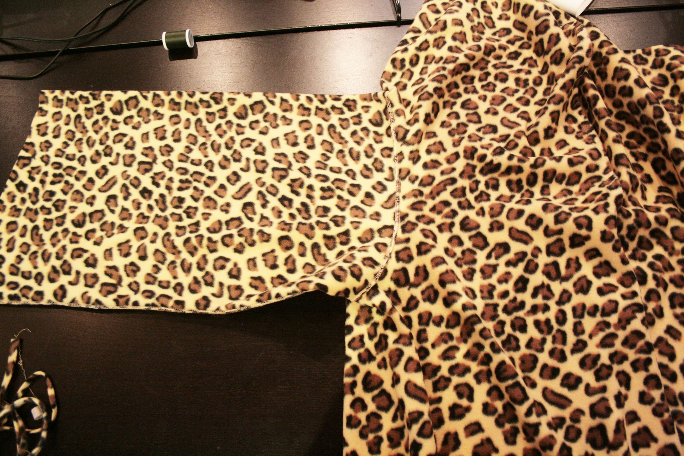 Make Your Own Snuggie : 5 Steps (with Pictures) - Instructables