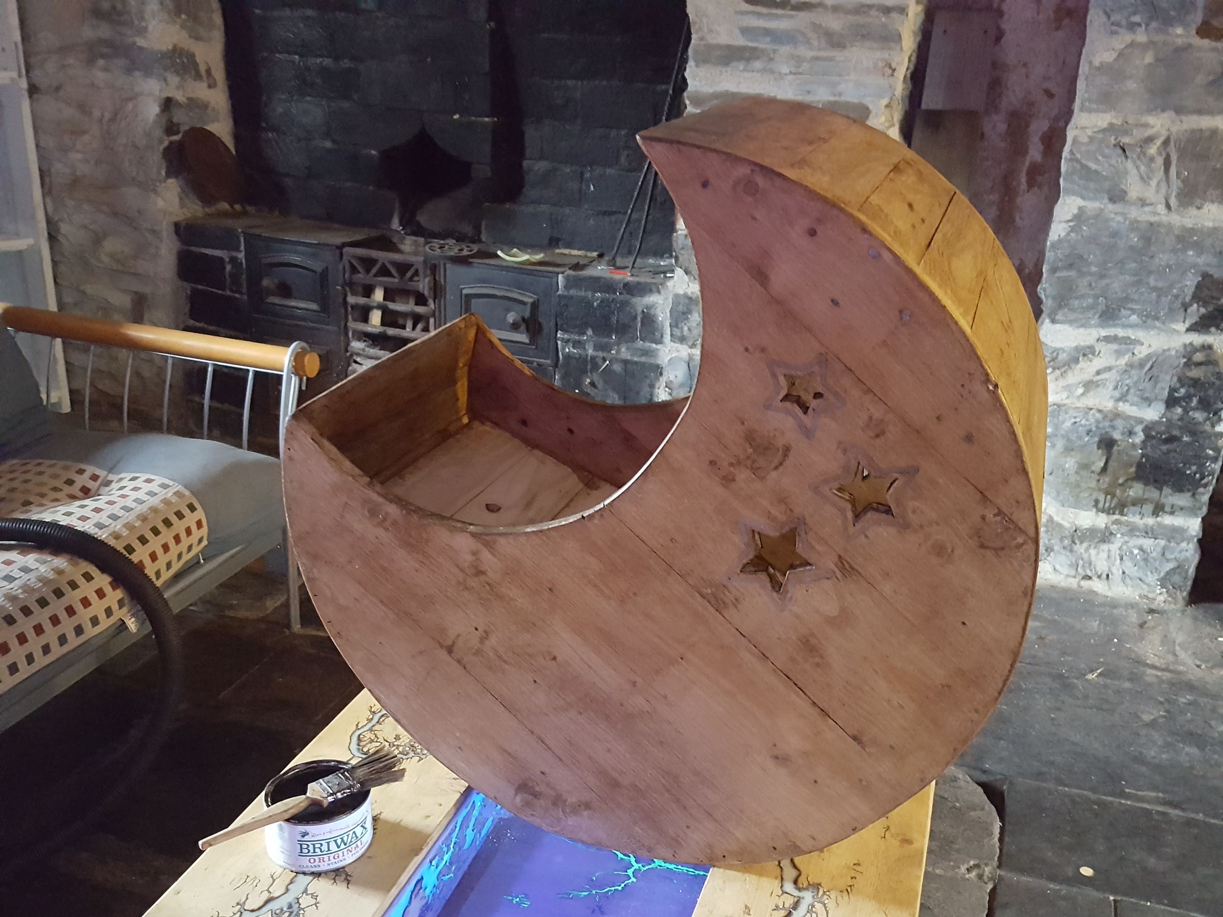 Moon Crib From Pallets : 5 Steps (with Pictures) - Instructables