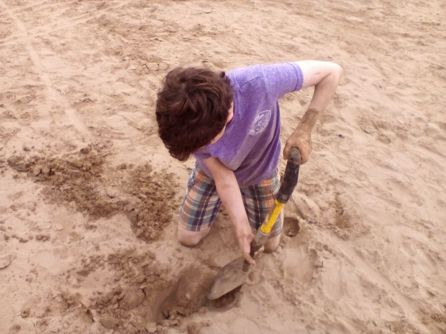 Dig Your Way to a Super Massive Beach Hole : 4 Steps (with Pictures ...