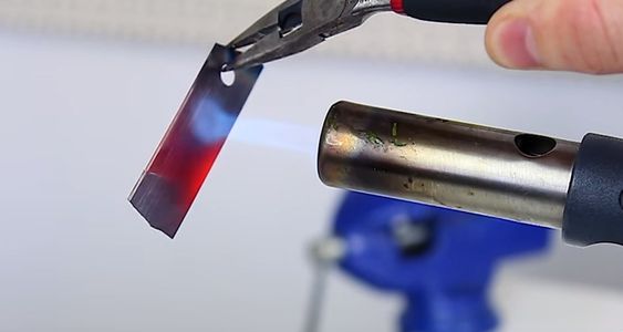 How to Cut Glass Bottles/cans USING OIL ! : 4 Steps - Instructables