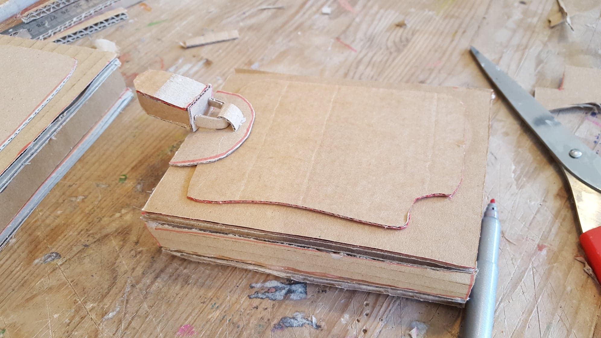 Cardboard Loot Llama Fortnite : 10 Steps (with Pictures) - Instructables