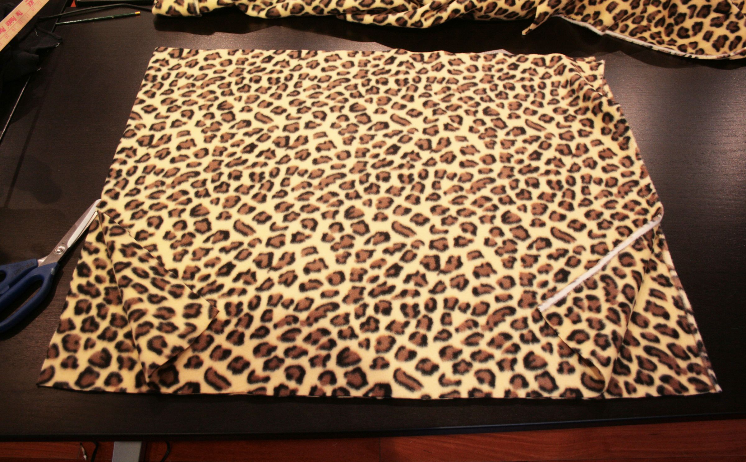 Make Your Own Snuggie : 5 Steps (with Pictures) - Instructables