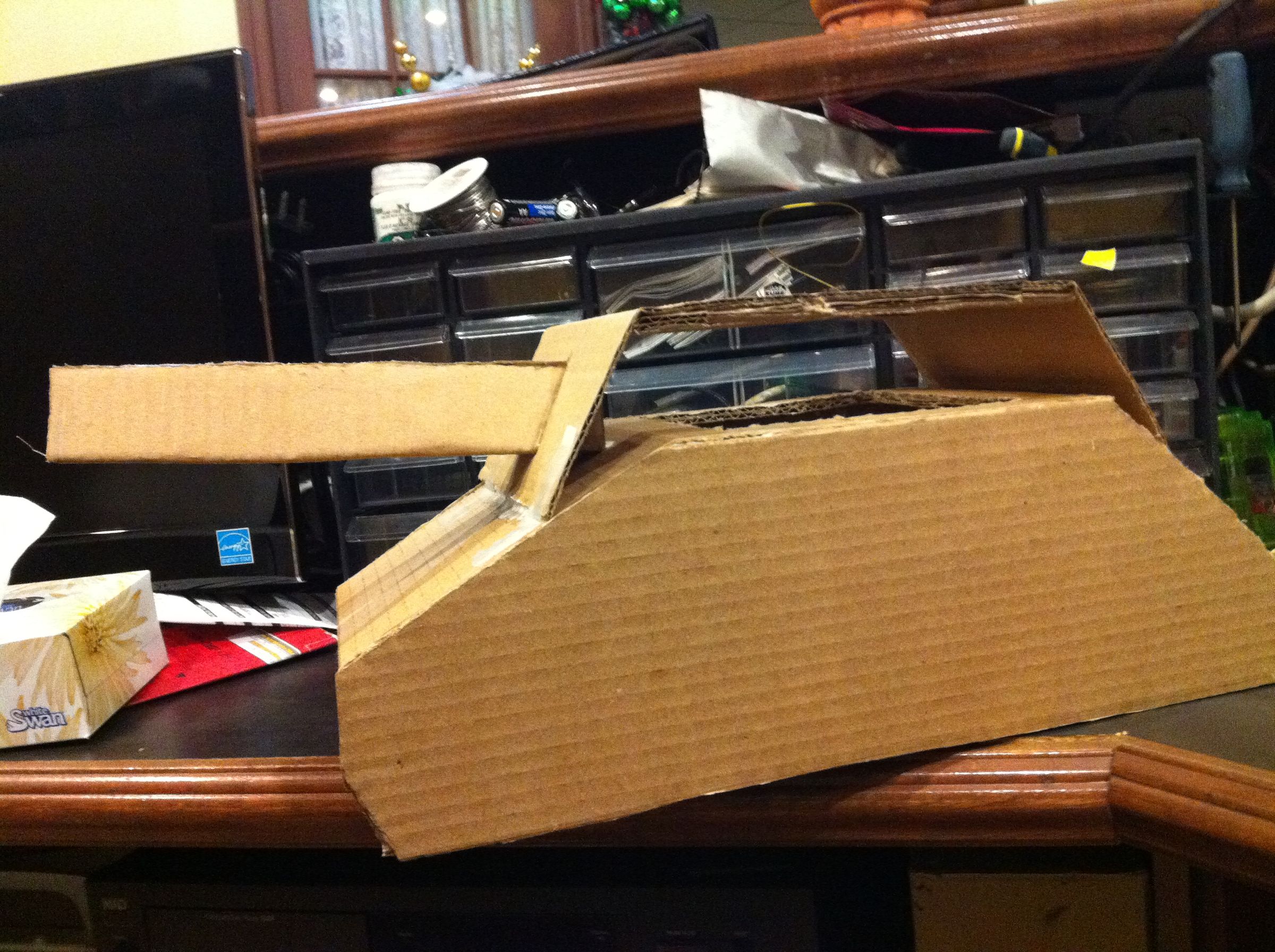 How to Build a Tank With a Cardboard Box : 3 Steps (with Pictures ...