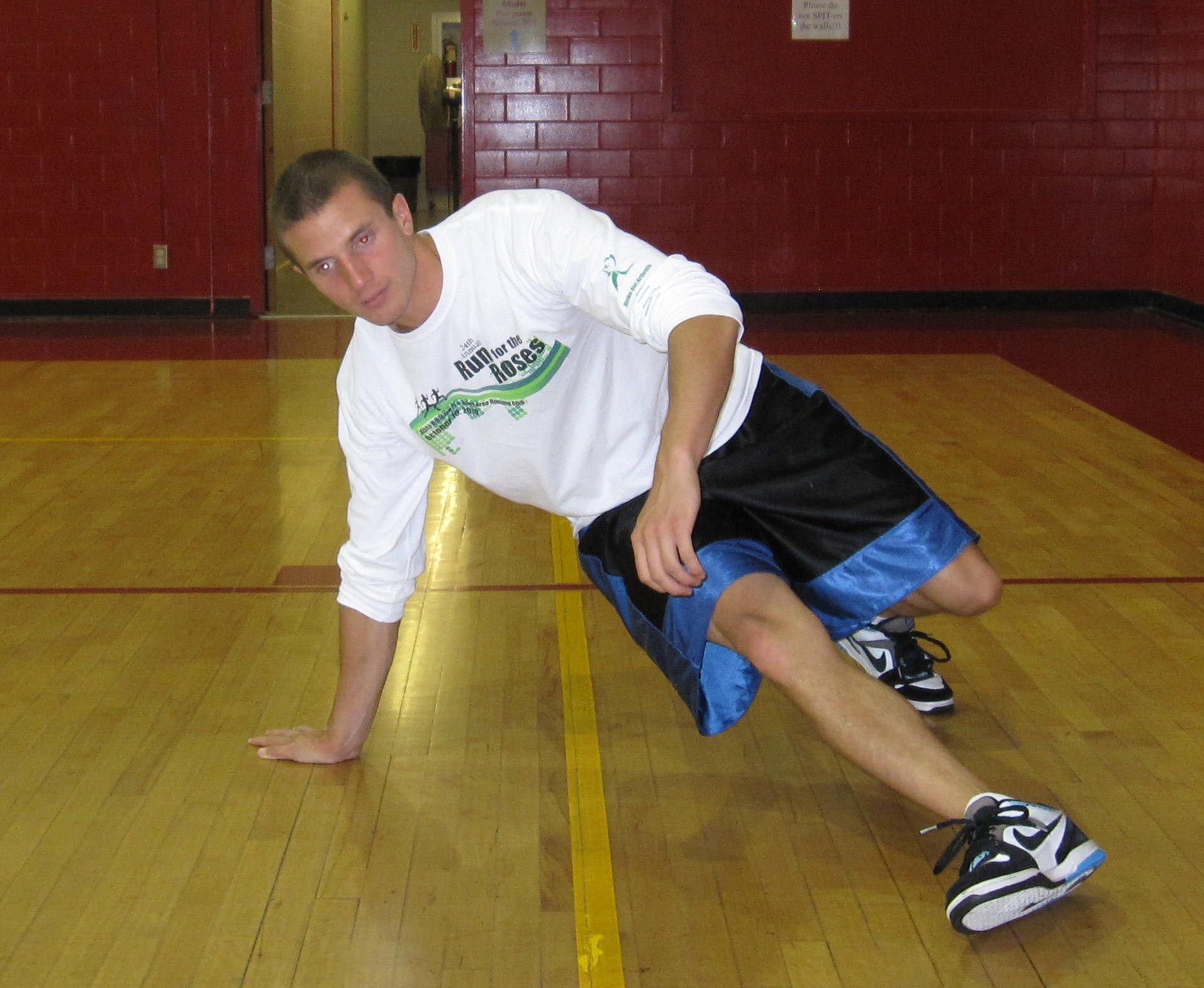 Learn Basic Breakdancing Freezes and Footwork : 5 Steps (with Pictures ...