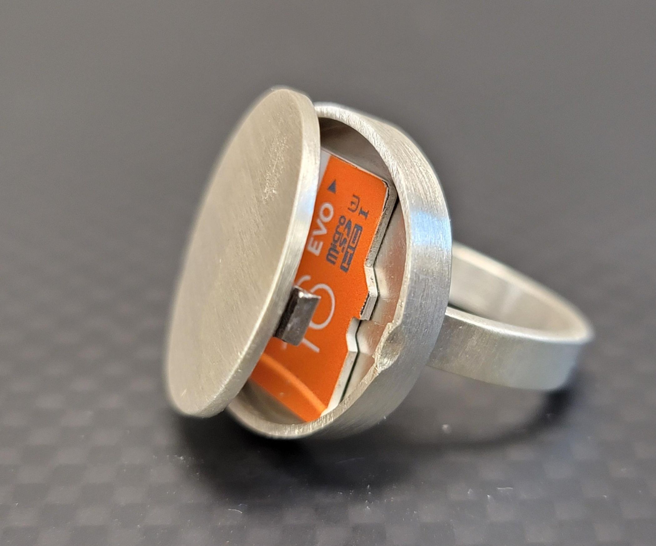 Secret Compartment Ring : 6 Steps (with Pictures) - Instructables