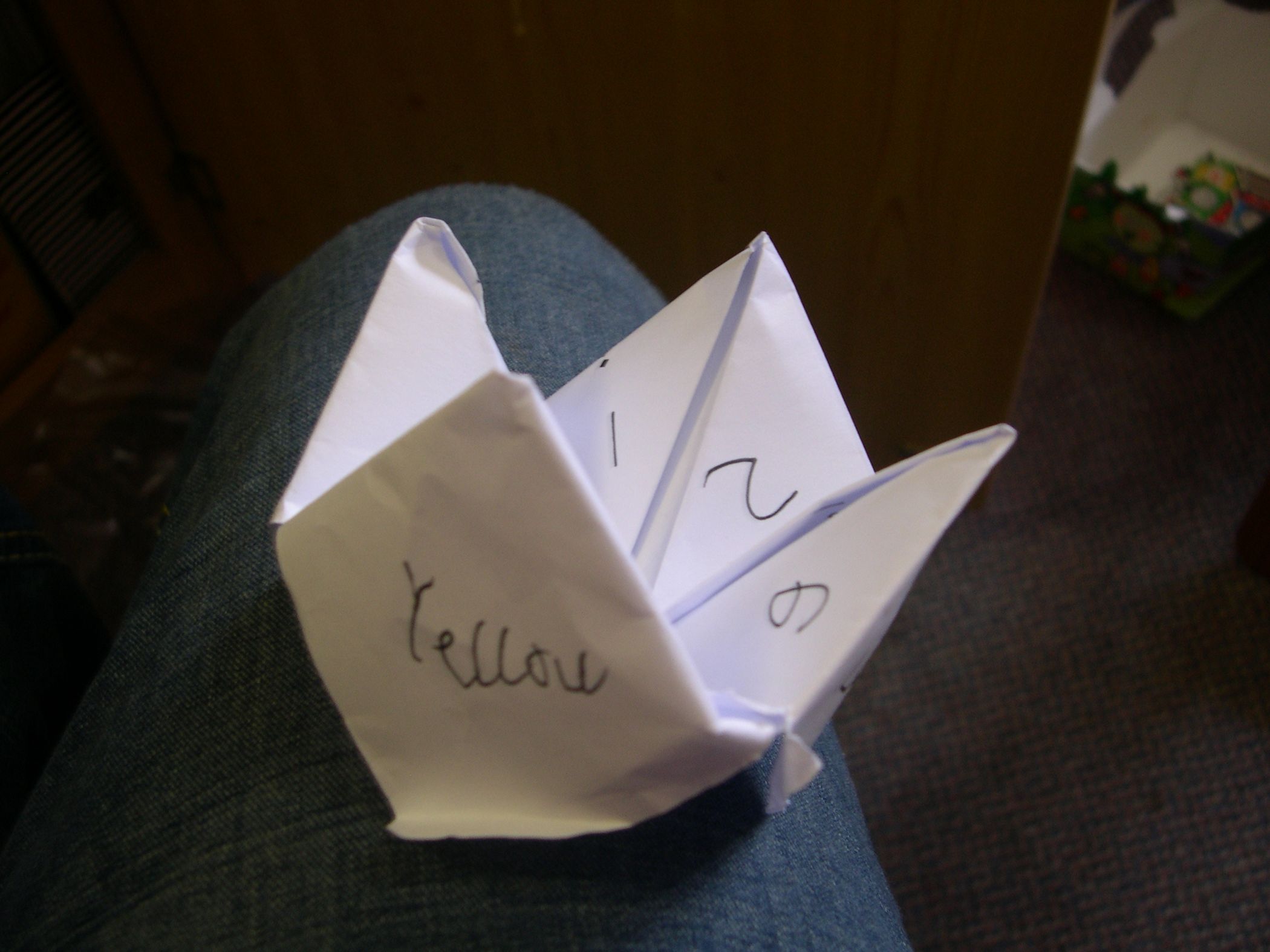 Paper Fortune Teller : 4 Steps - Instructables