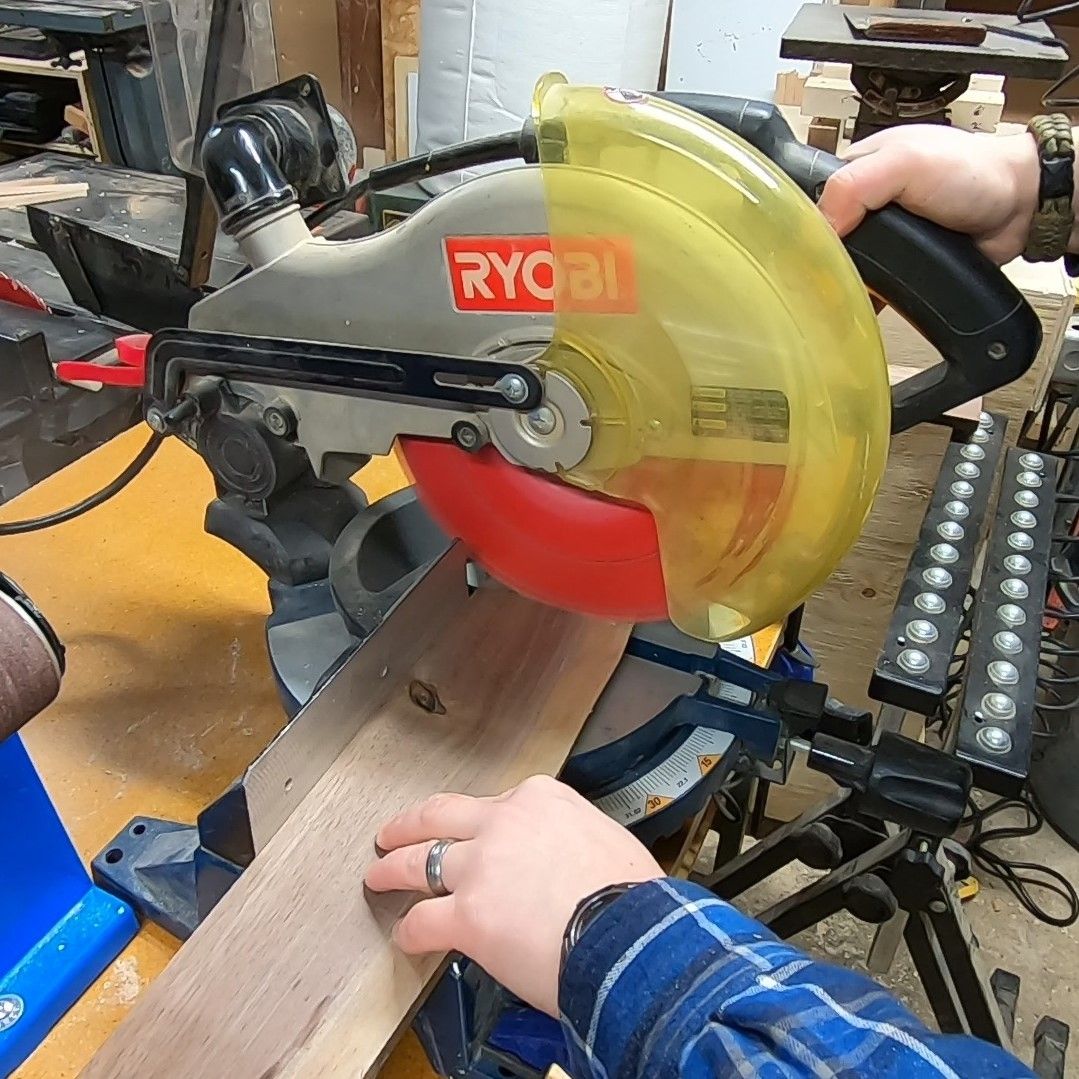 Live Edge Beer Caddy - 8 Pack : 18 Steps (with Pictures) - Instructables