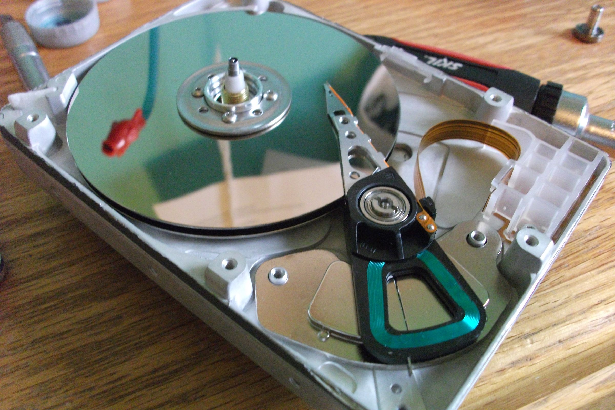 Recycled Hard Drive Desk Clock : 8 Steps (with Pictures) - Instructables
