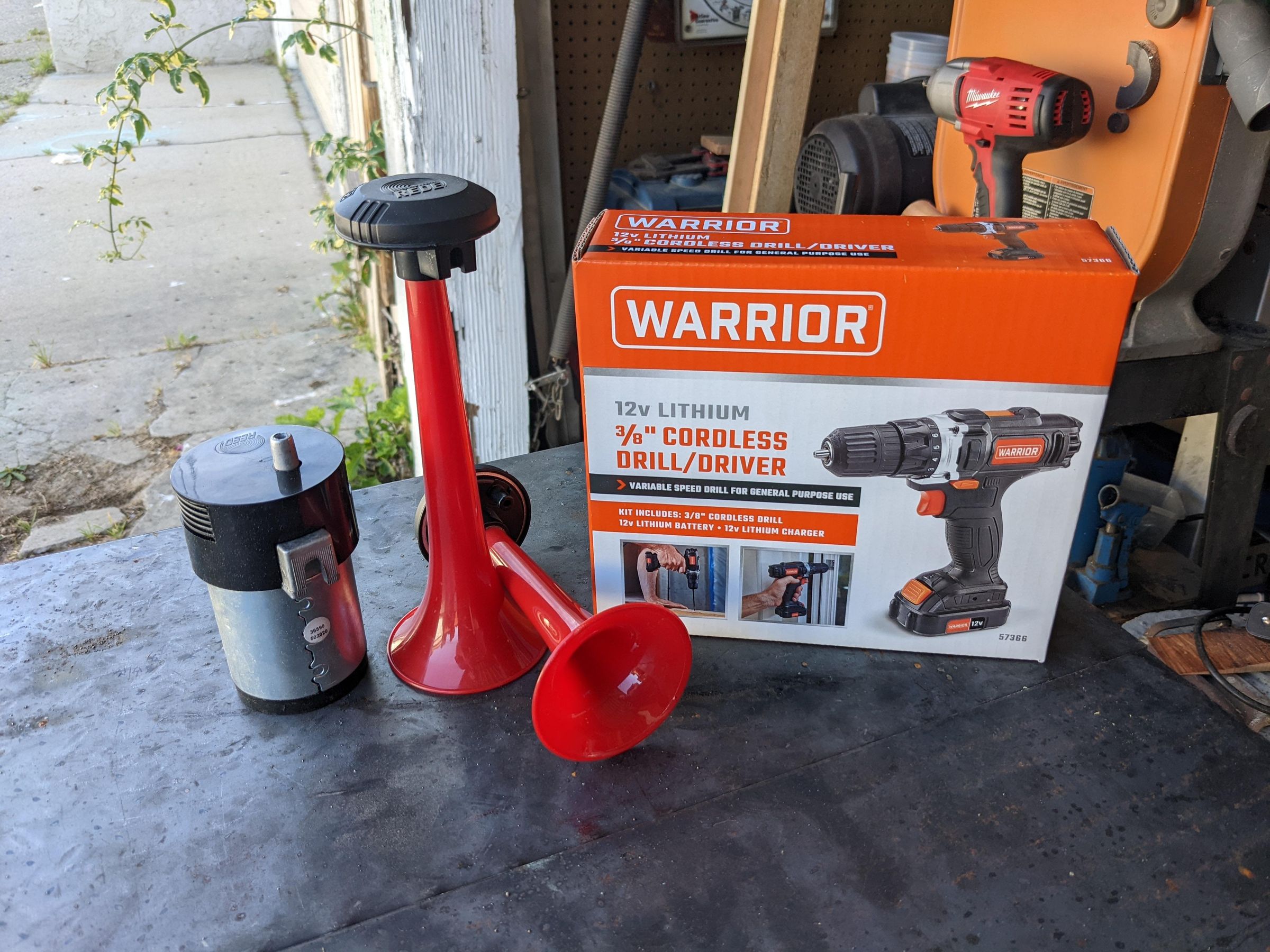 Battery Powered Air Horn : 4 Steps (with Pictures) - Instructables